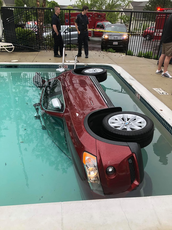 Police in Middleton pull an SUV from a pool - masslive.com