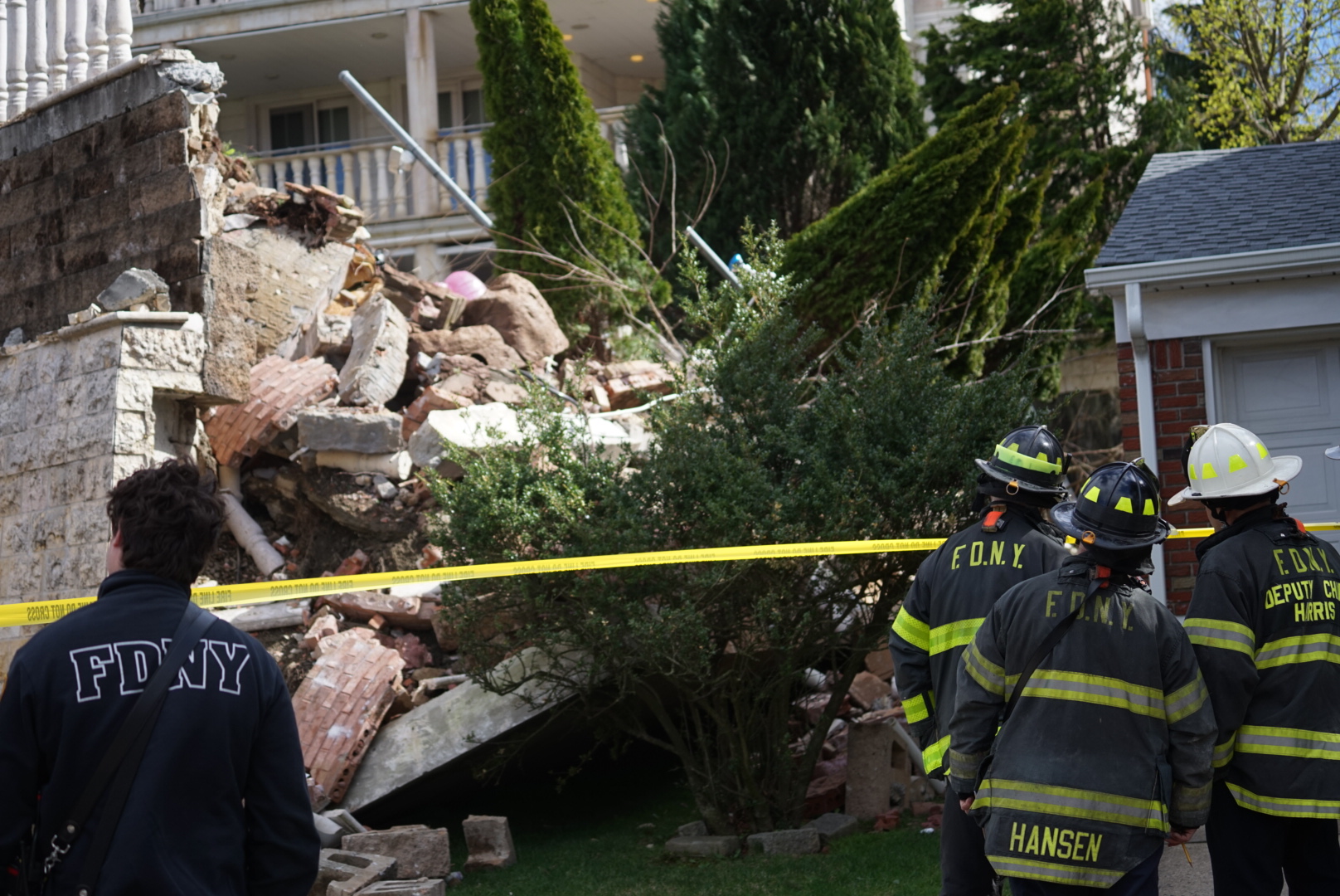 FDNY on scene of wall collapse in Castleton Corners - silive.com