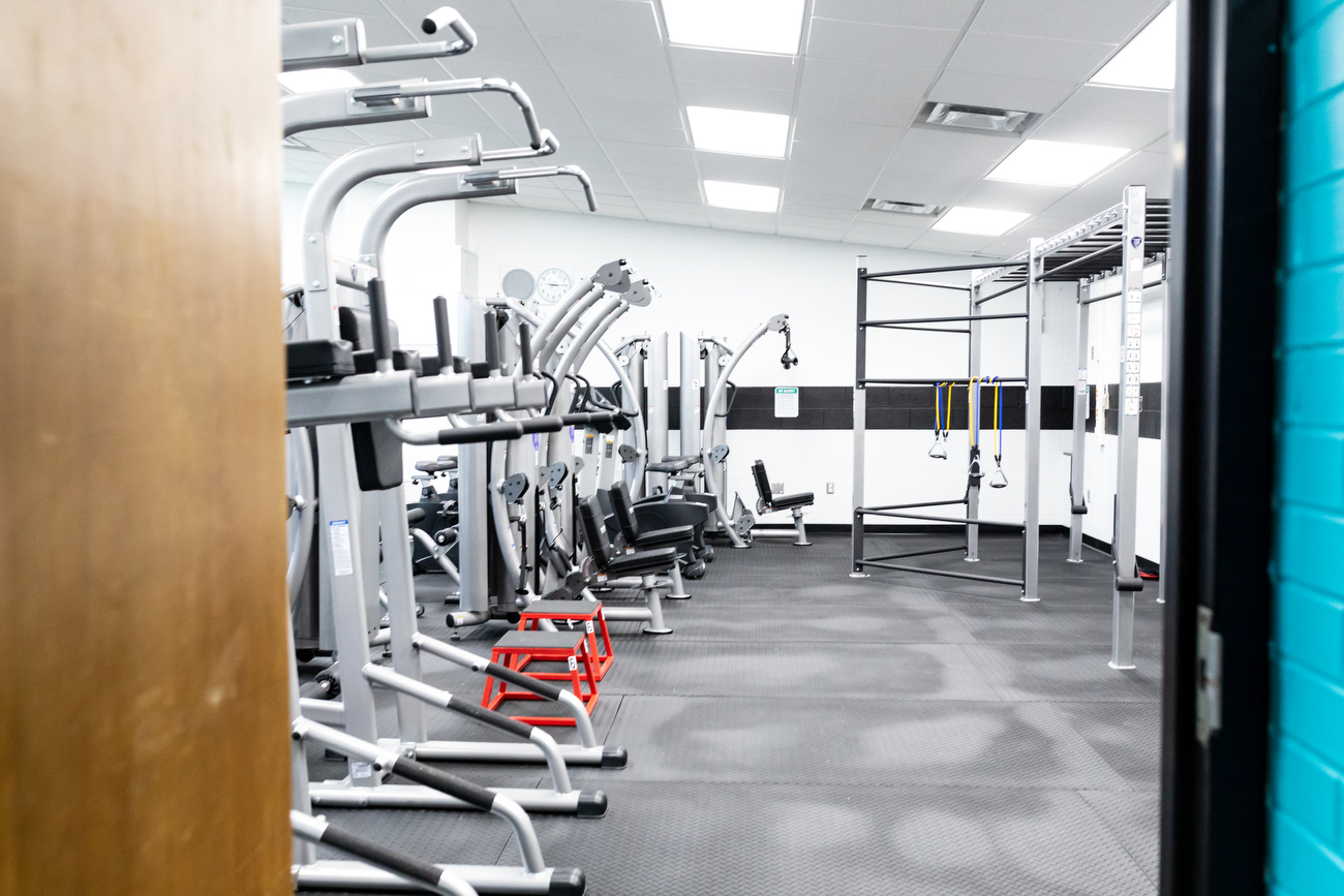 ‘Body by Jake’ Steinfeld helps elementary school get new fitness center ...