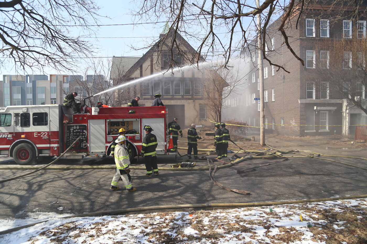 Firefighters battle fire in vacant building on Cleveland's east side ...