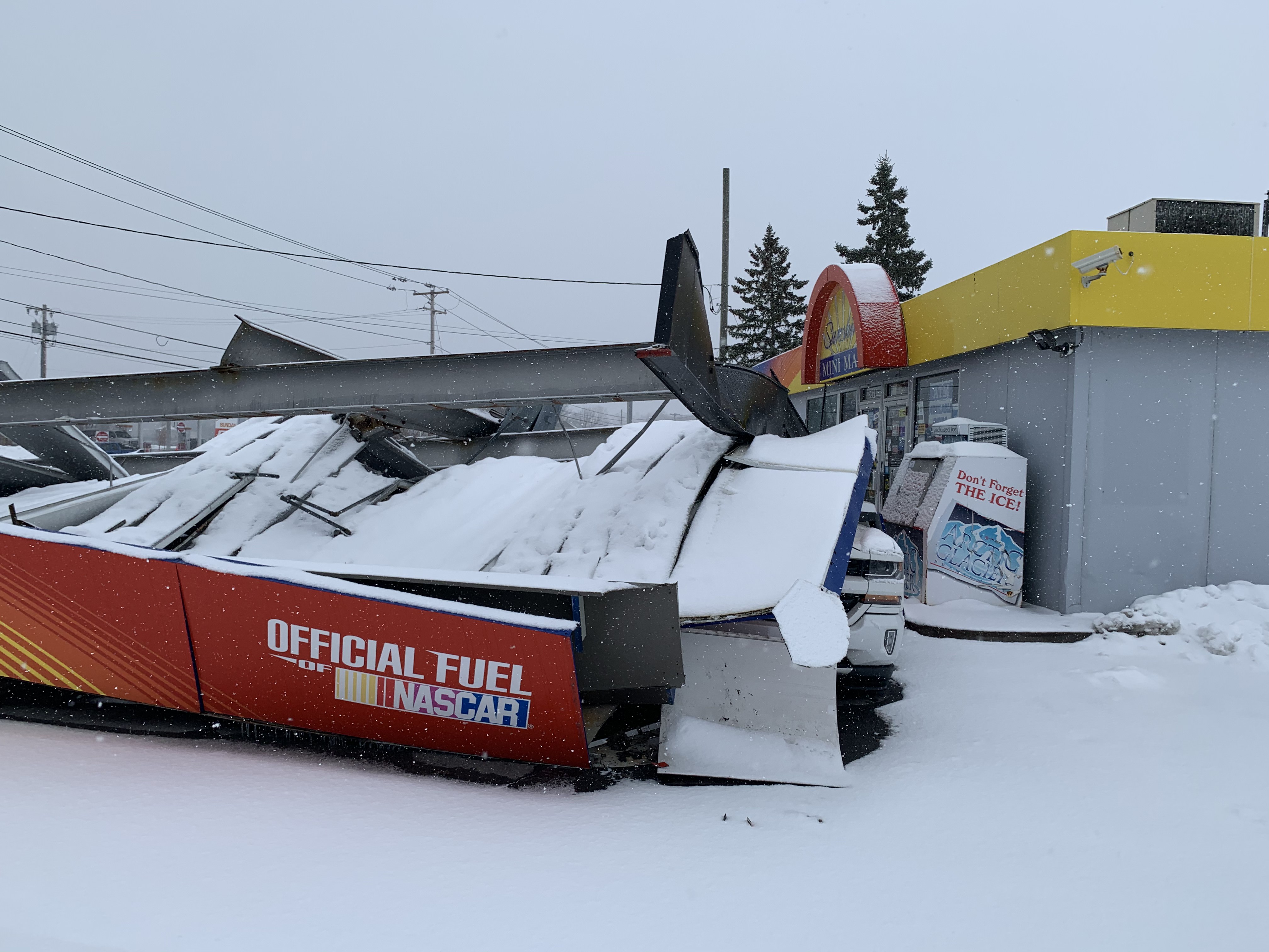 Canopy collapses at Cicero gas station - syracuse.com