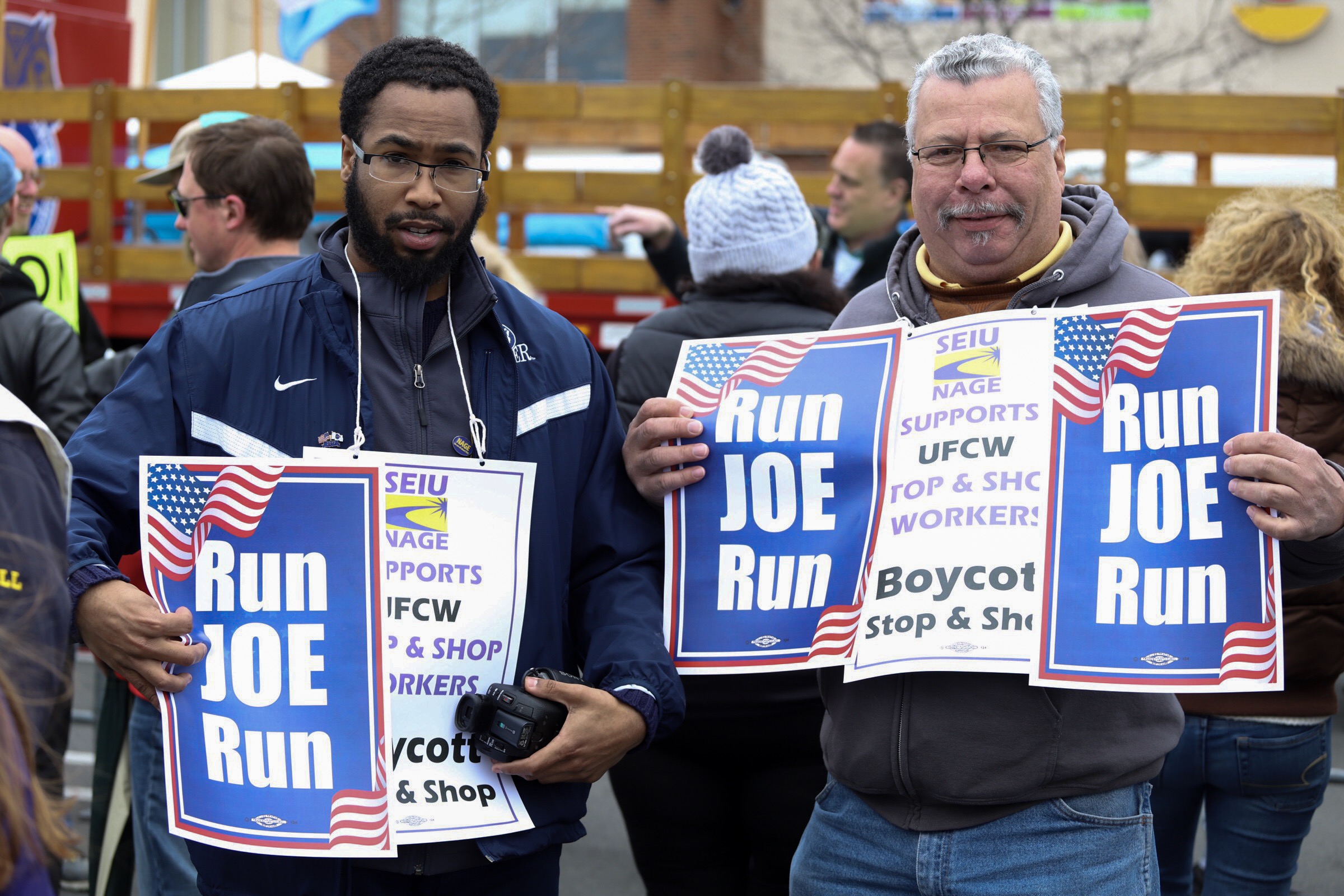 Joe Biden, Marty Walsh rally with Stop & Shop workers at picketing line ...