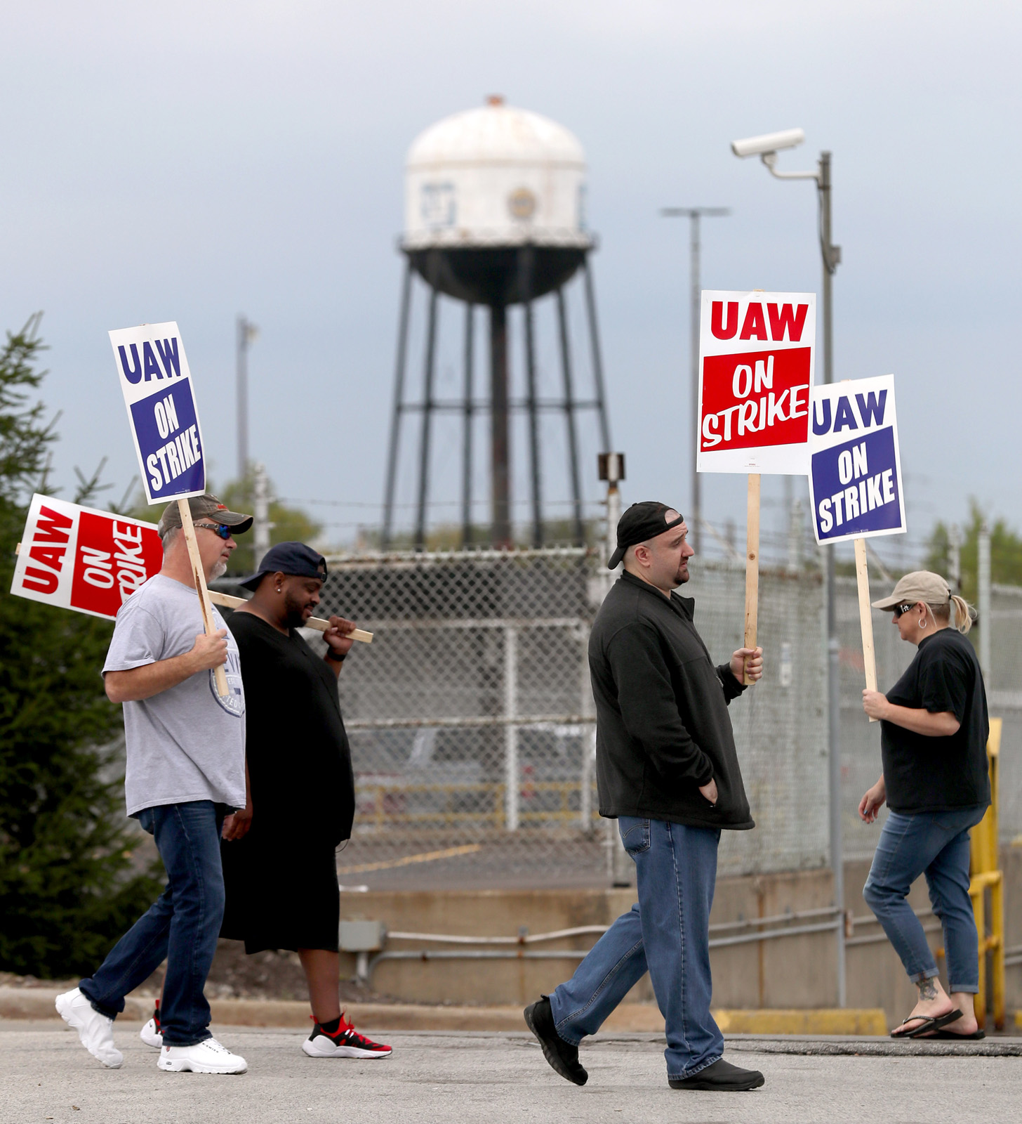UAW workers strike at General Motors - cleveland.com