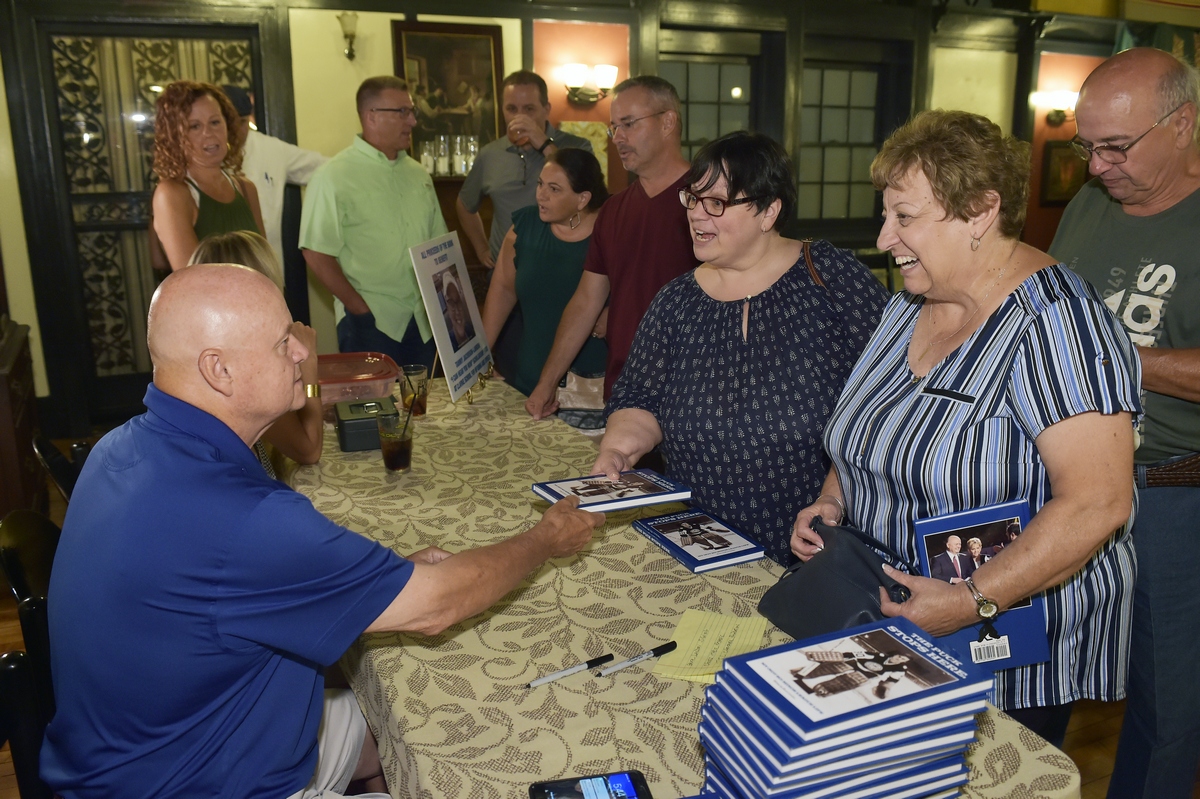 American Hockey League Hall of Fame member Bruce Landon stages book ...