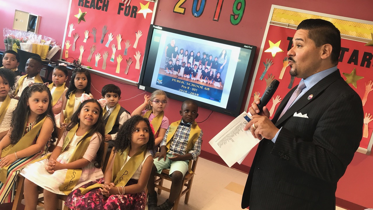 Schools chancellor visits PS 68 pre-K graduates - silive.com