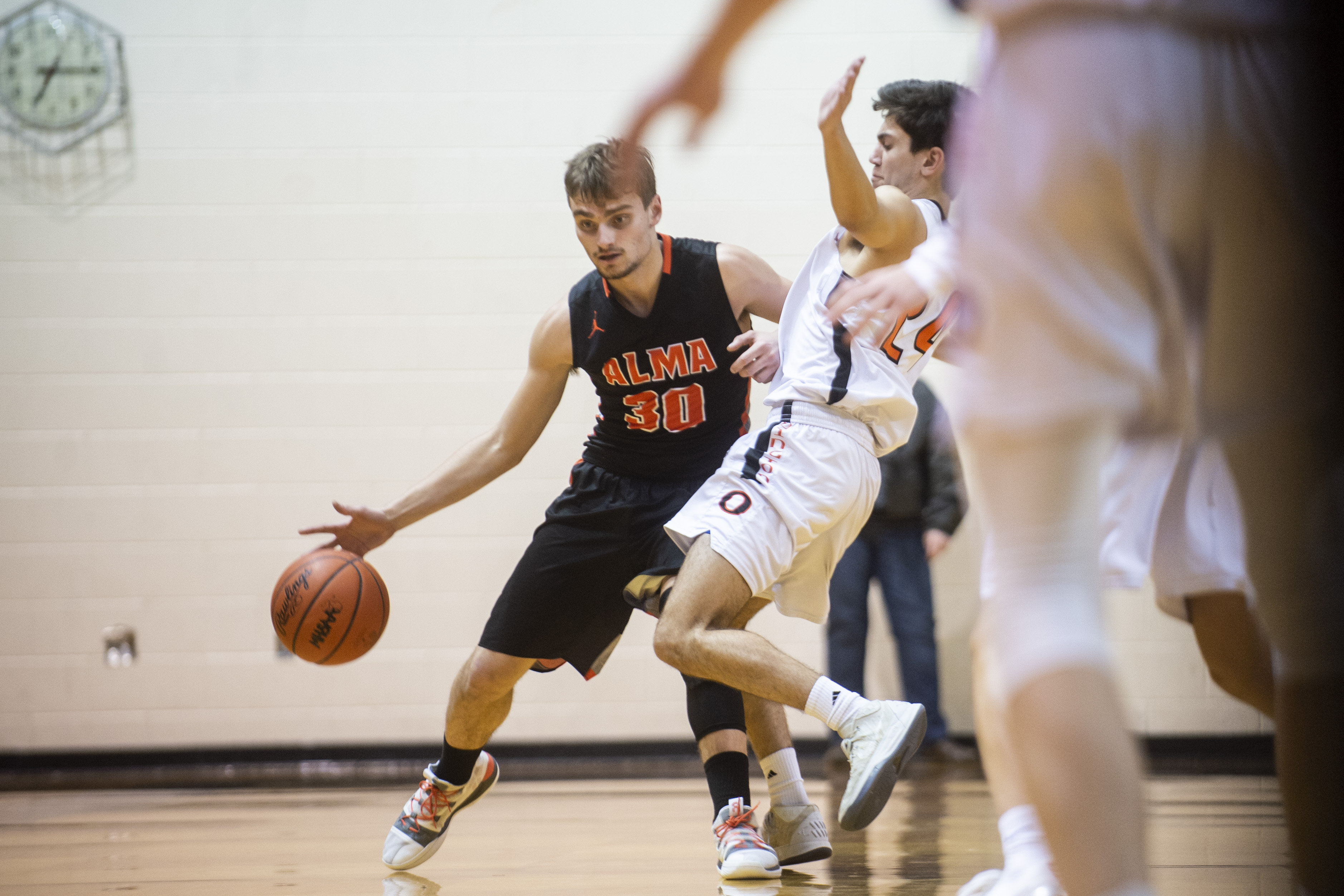 Ludington beats Alma to advance in Michigan high school basketball playoffs - mlive.com