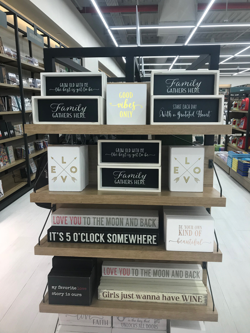 Sneak peek inside Staten Island's new Barnes & Noble - silive.com