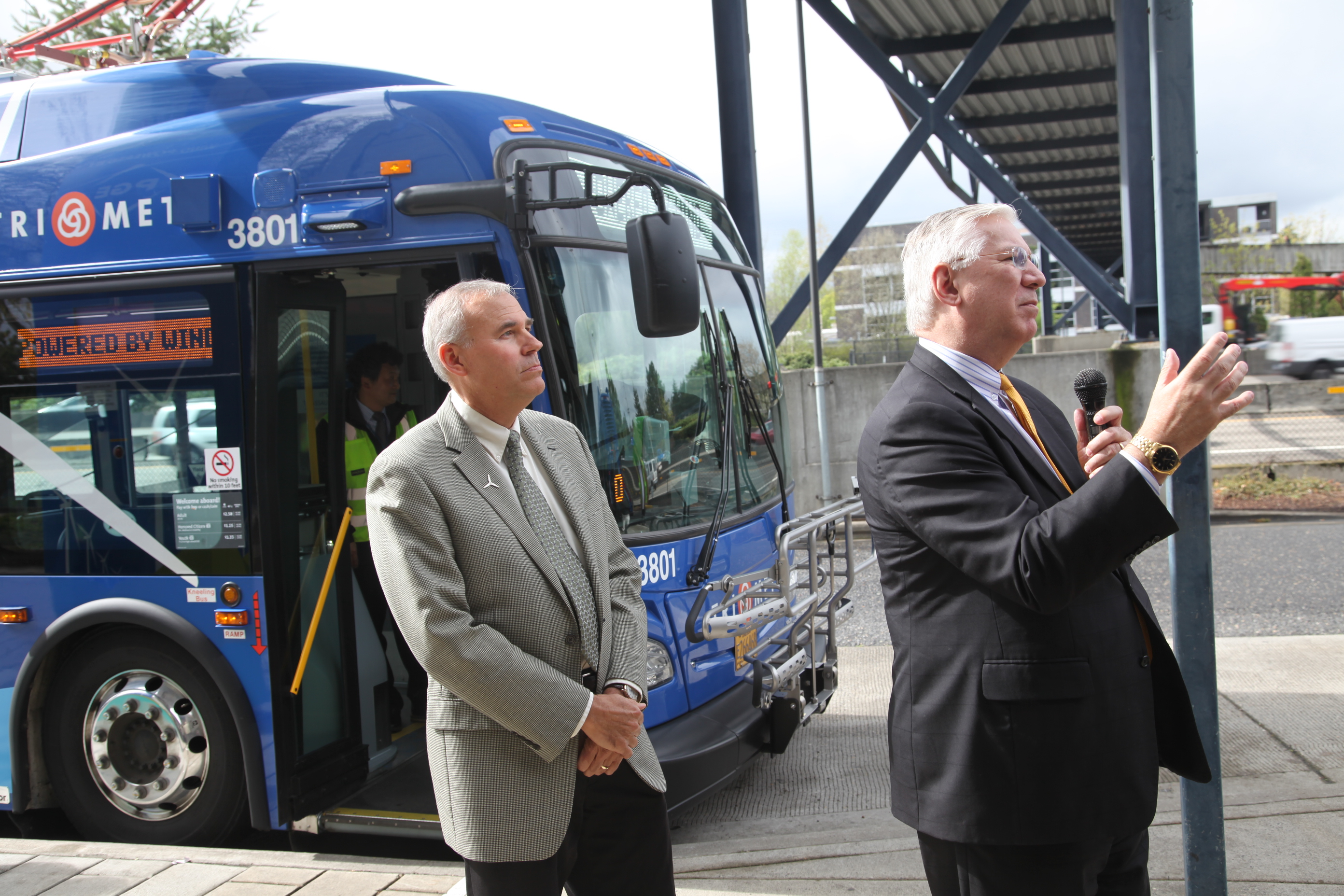 TriMet celebrates first battery-electric bus - oregonlive.com