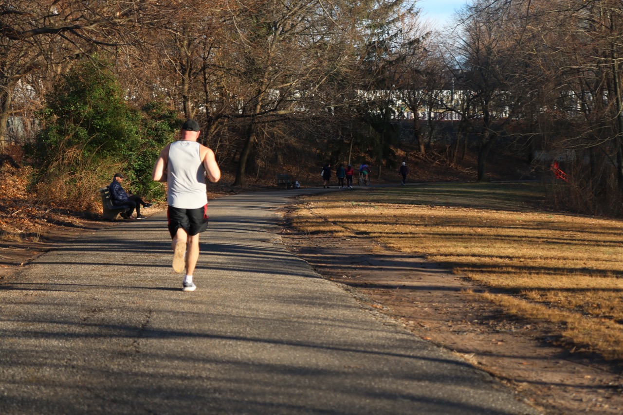 Staten Islanders visit local parks to enjoy spring-like weather ...