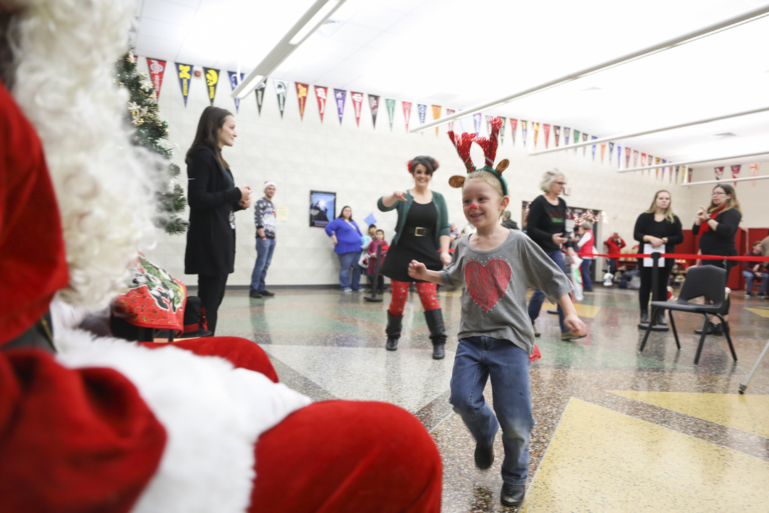 Deaf Santa delivers toys and joy to deaf and hard of hearing children ...