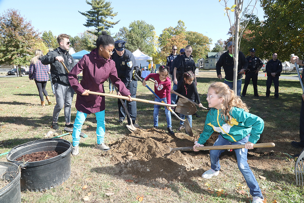 Seen@ The Greening the Gateway Cities Gunn Square Block Party in ...