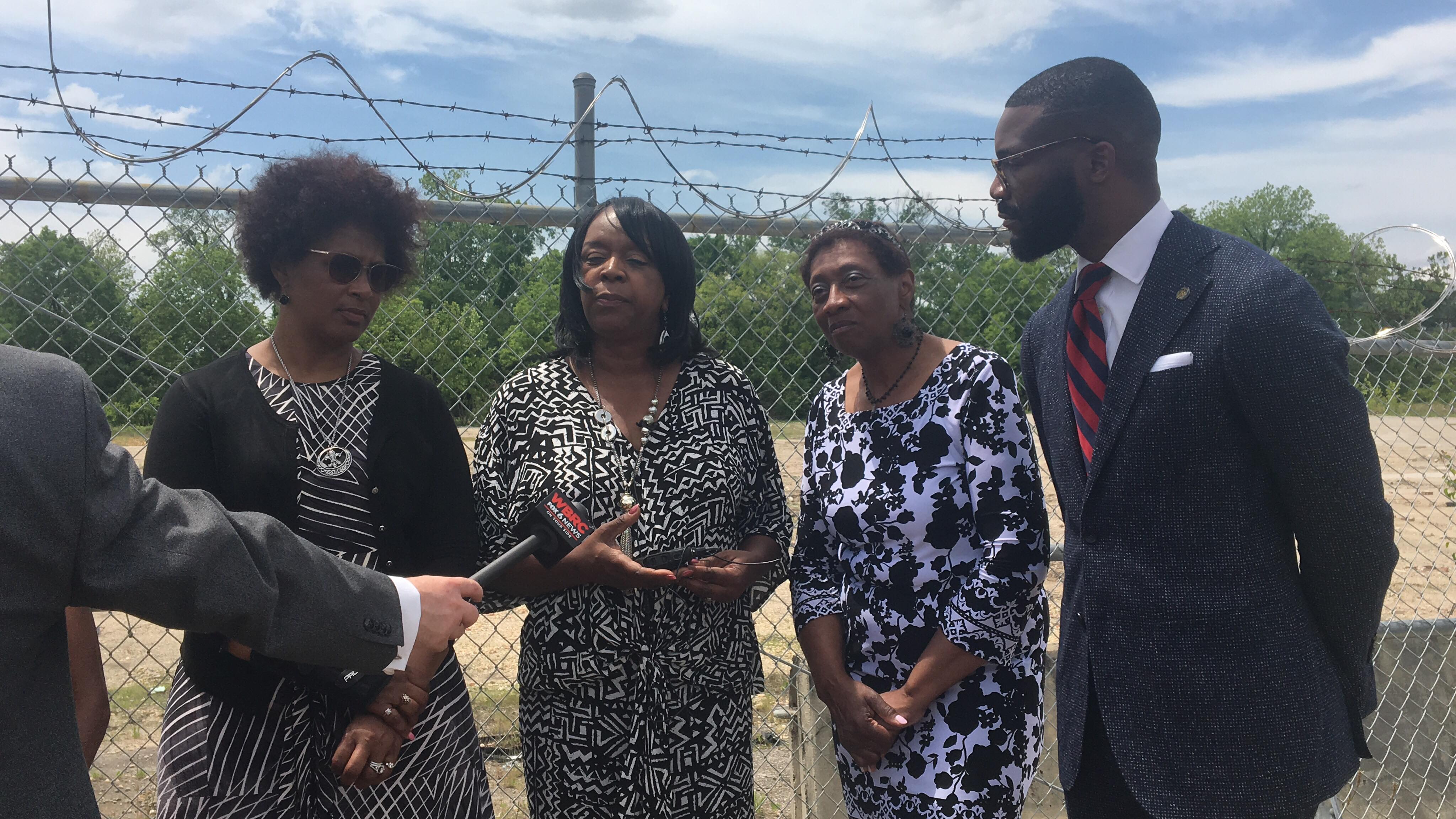 Mayor Randall Woodfin views site of proposed concrete plant - al.com