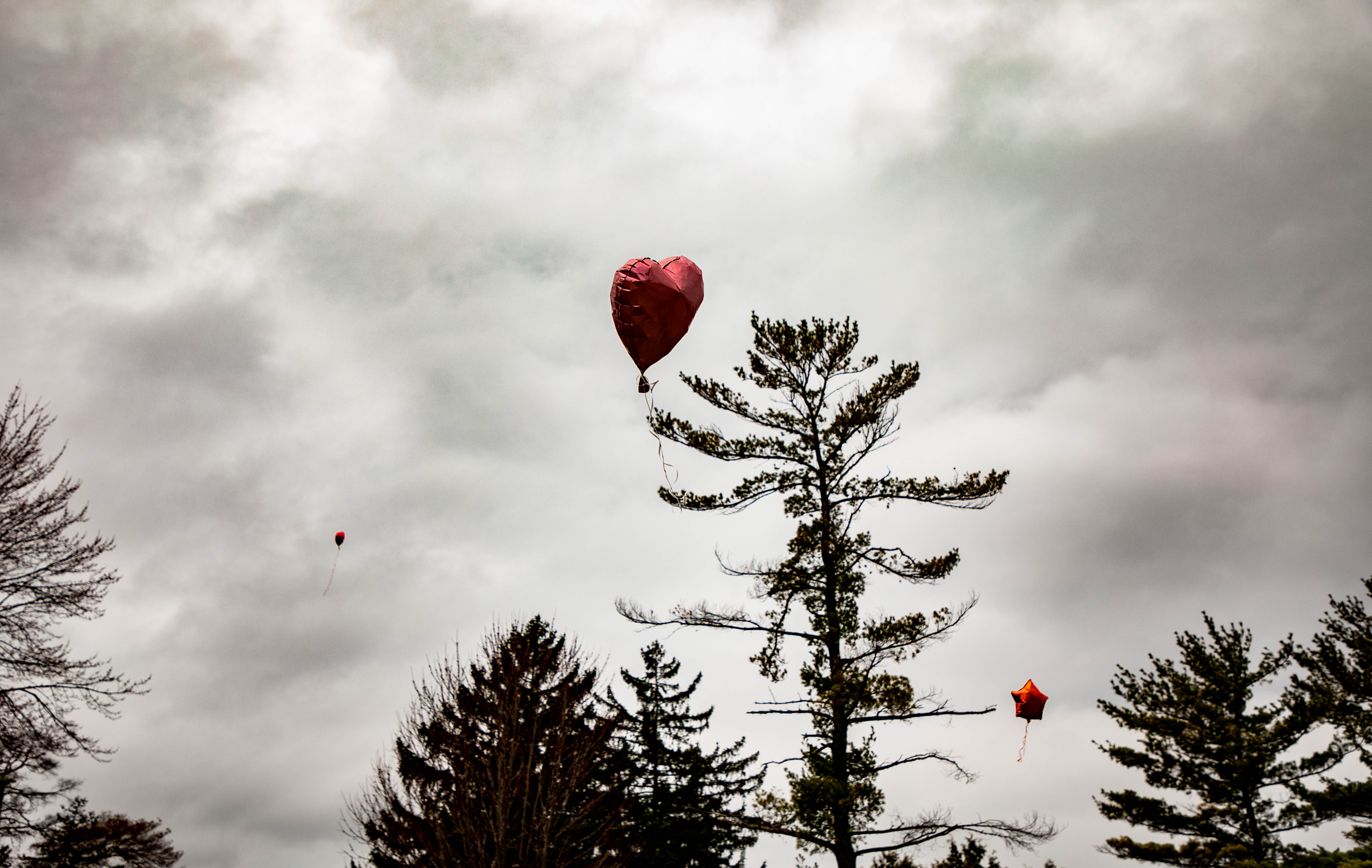 Mio Campbell visits her son's grave for the five-year-anniversary of ...