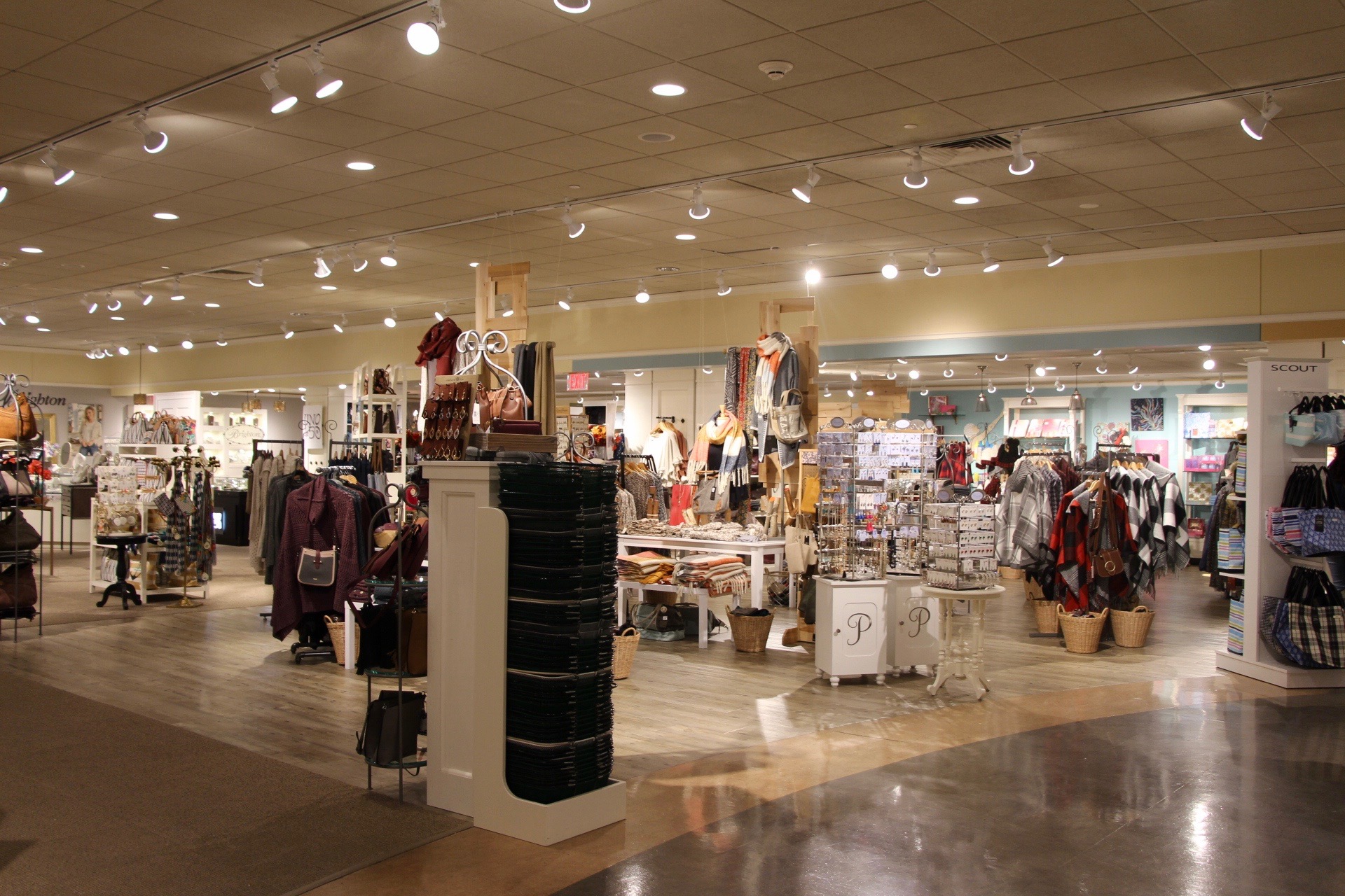 'The Scenter of the Universe': A look inside Yankee Candle Village ...