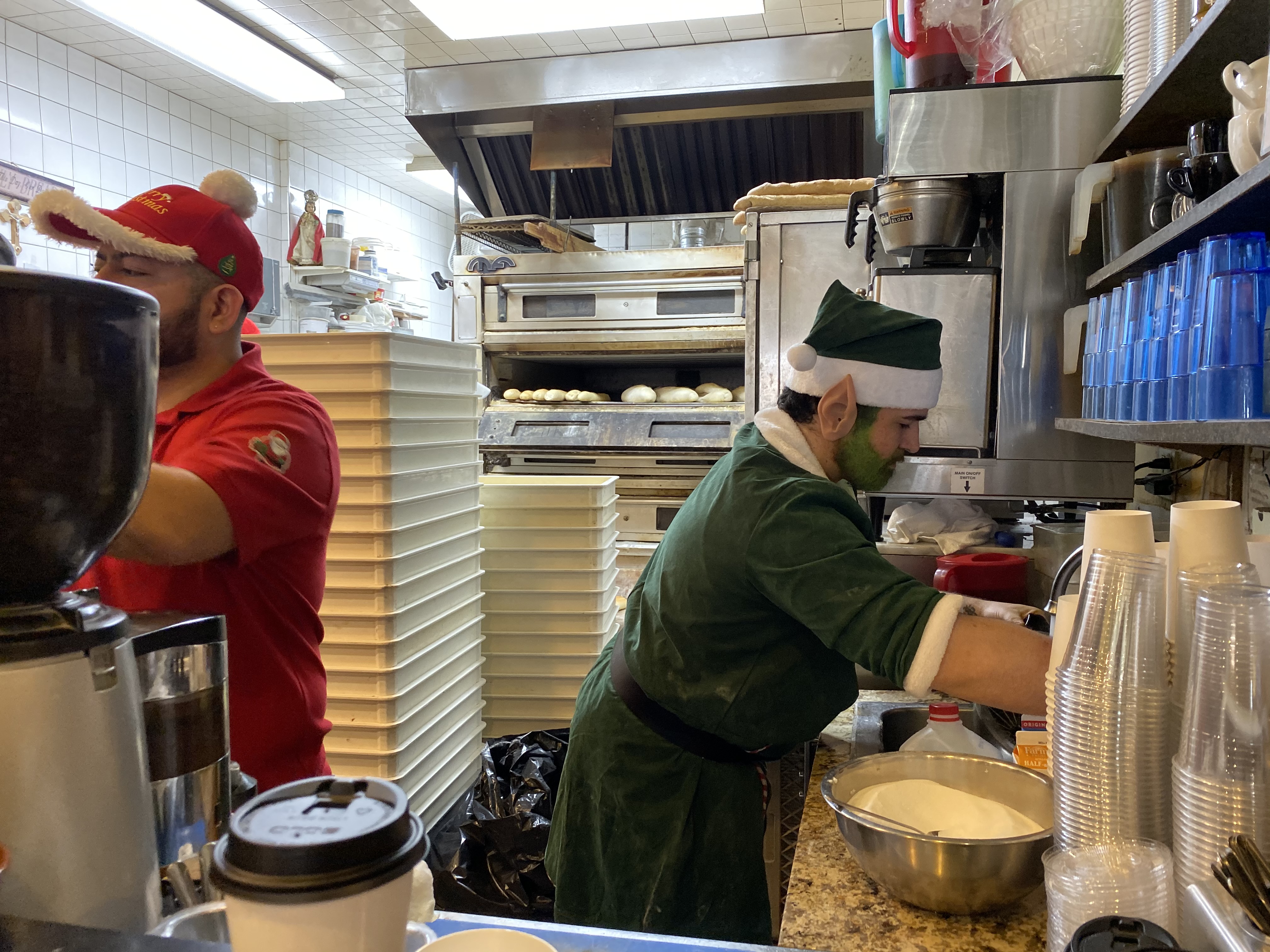 Royal Crown's Long Line on Christmas Eve - silive.com
