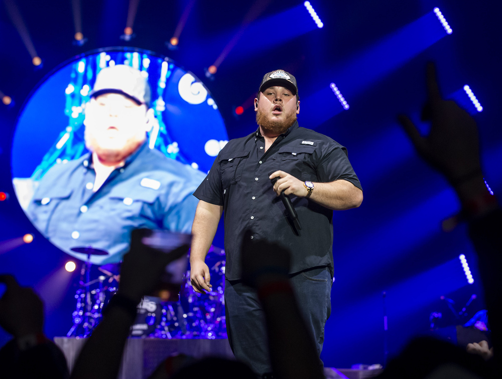 Luke Combs performs at the Giant Center - pennlive.com