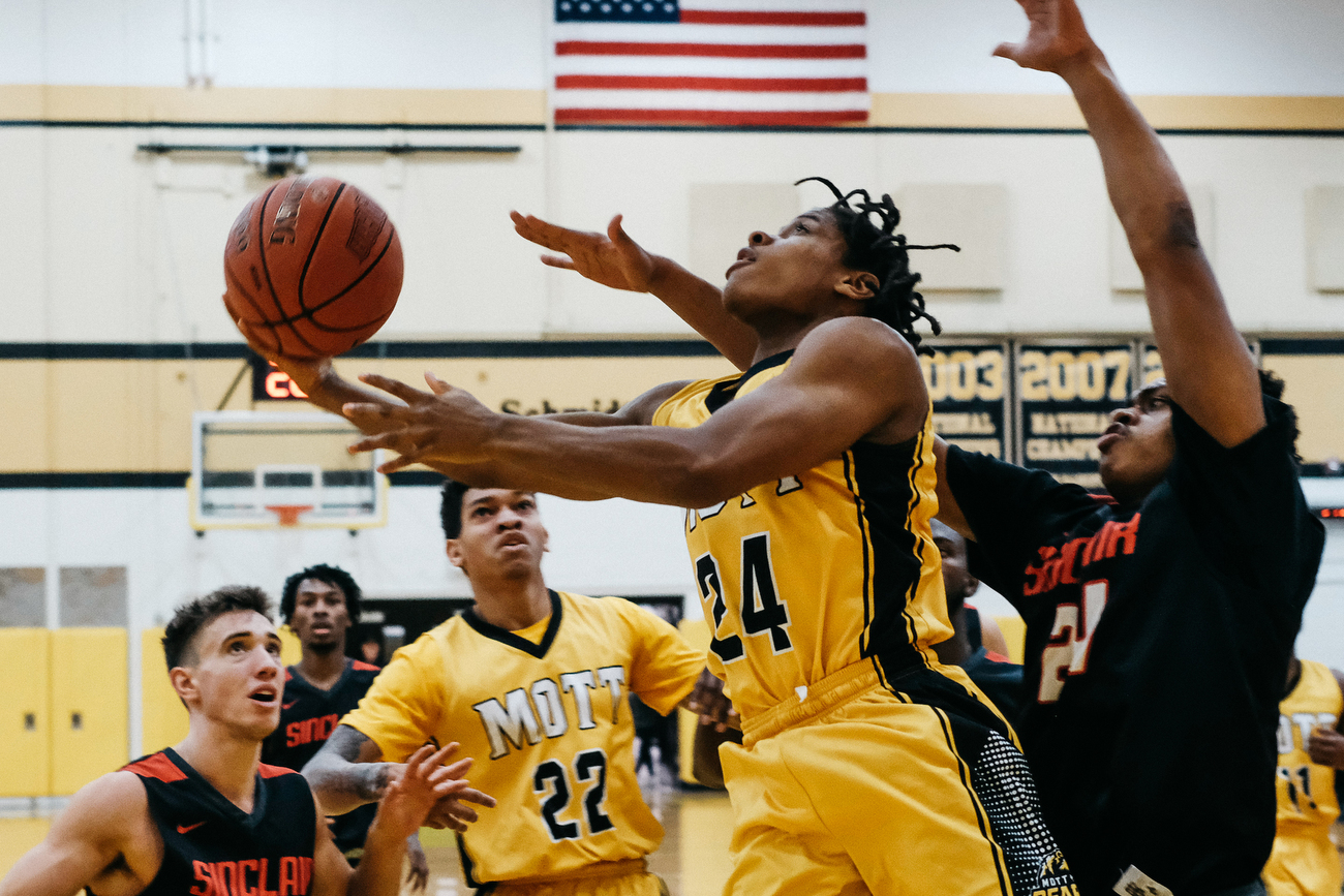 Mott Community College men's basketball vs. Sinclair Community College ...
