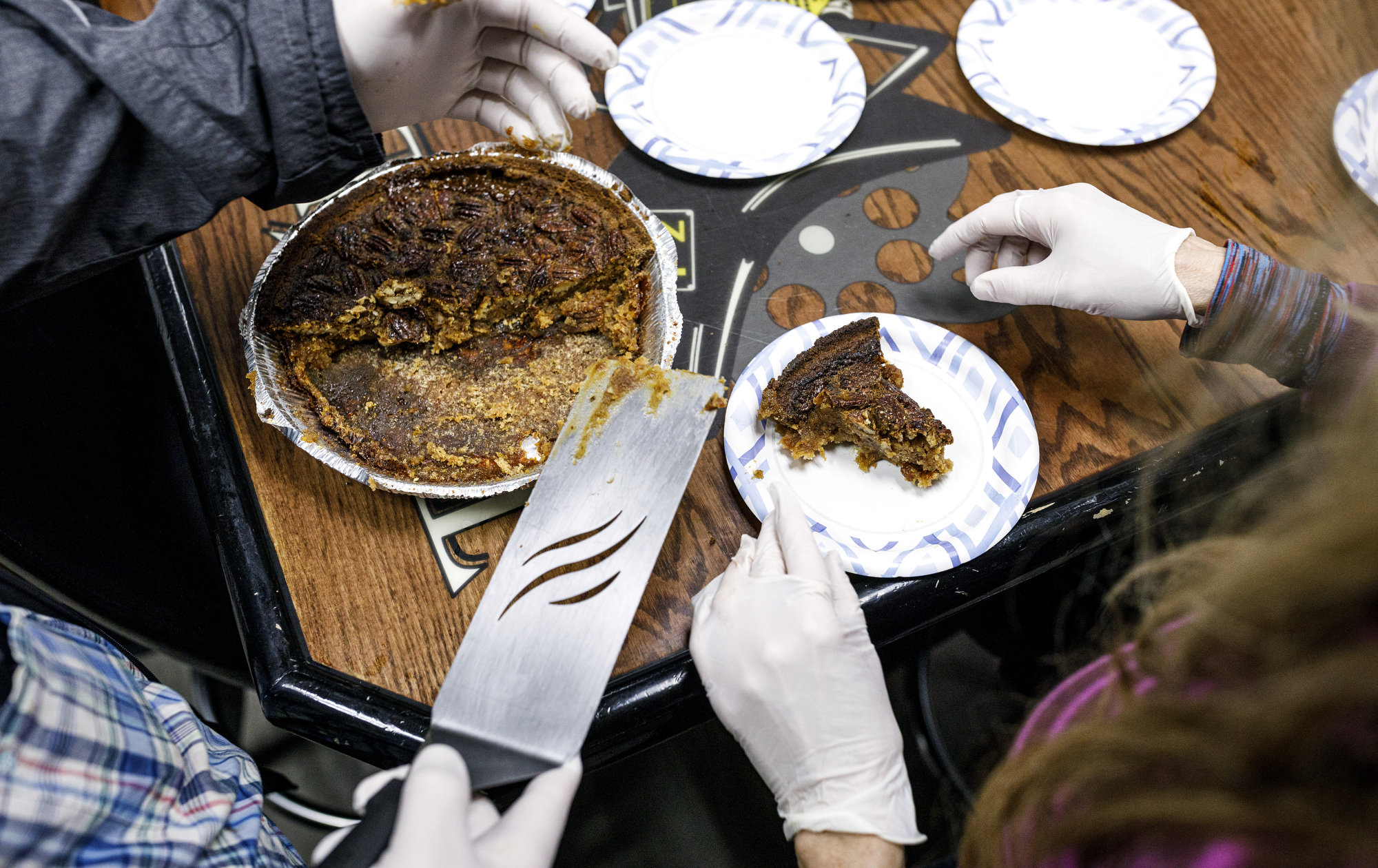 Synagogue members serve Thanksgiving meal to Harrisburg firefighters ...