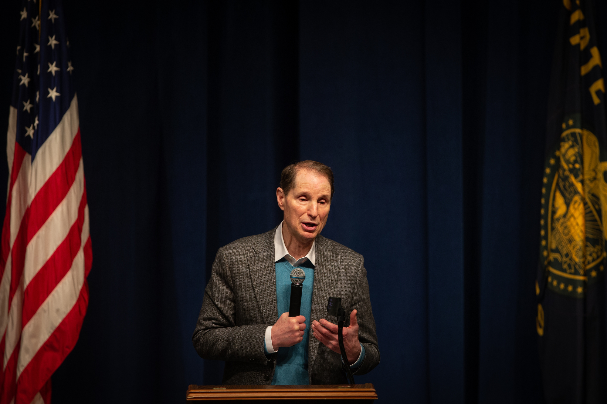 Senator Ron Wyden town hall in Tigard - oregonlive.com