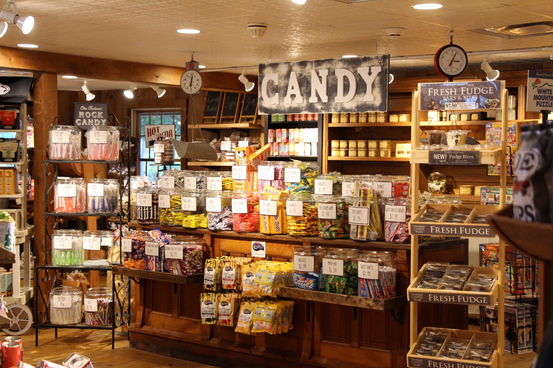 'The Scenter of the Universe': A look inside Yankee Candle Village ...