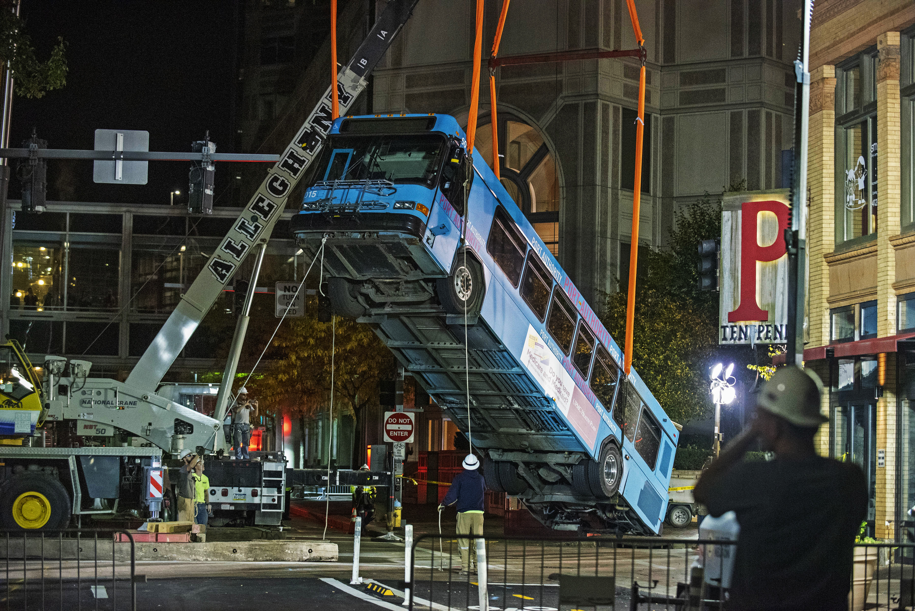 Bus falls into sinkhole in Pittsburgh - pennlive.com