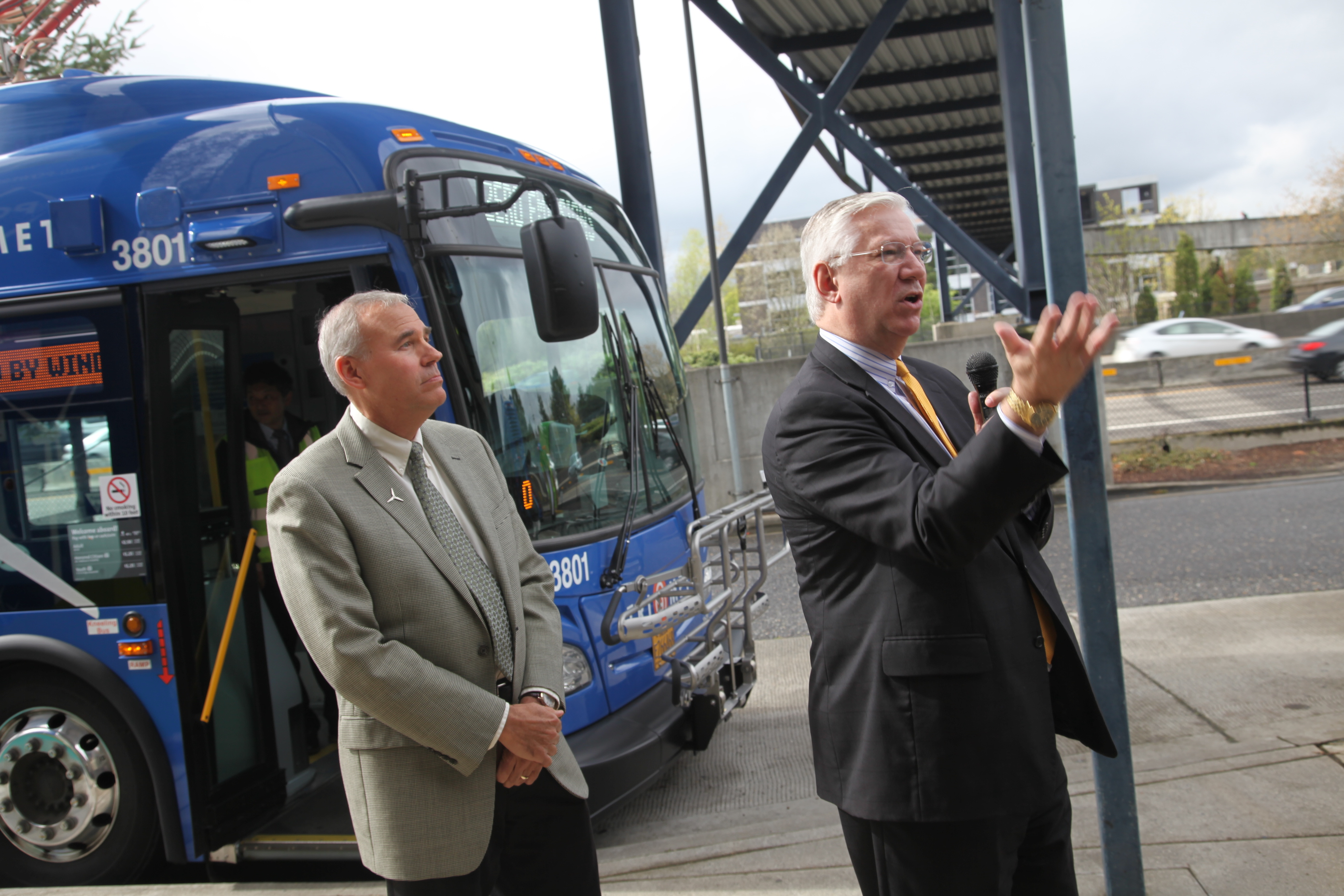 TriMet celebrates first battery-electric bus - oregonlive.com