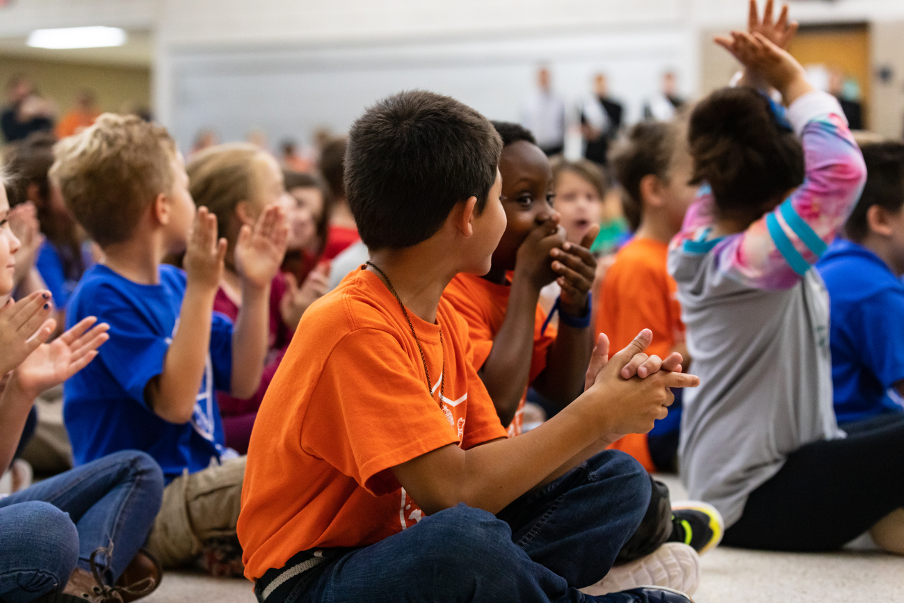 ‘Body by Jake’ Steinfeld helps elementary school get new fitness center ...