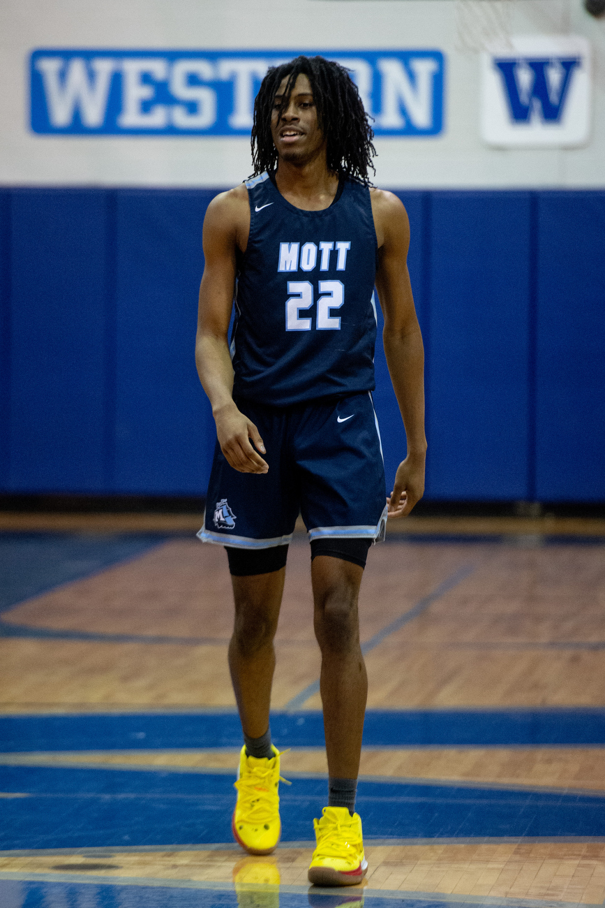 Walled Lake Western vs. Waterford Mott boys basketball - mlive.com