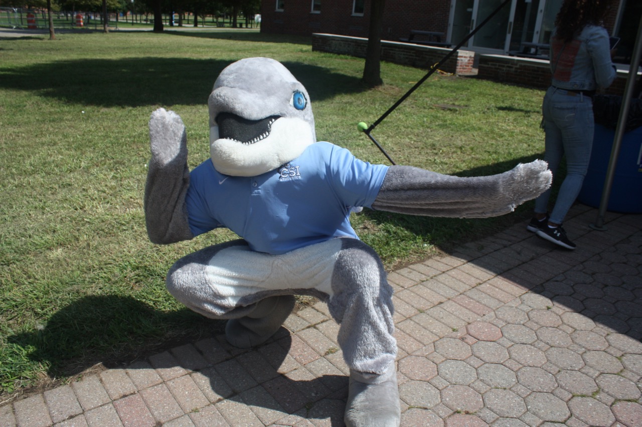 Hundreds move in to College of Staten Island - silive.com