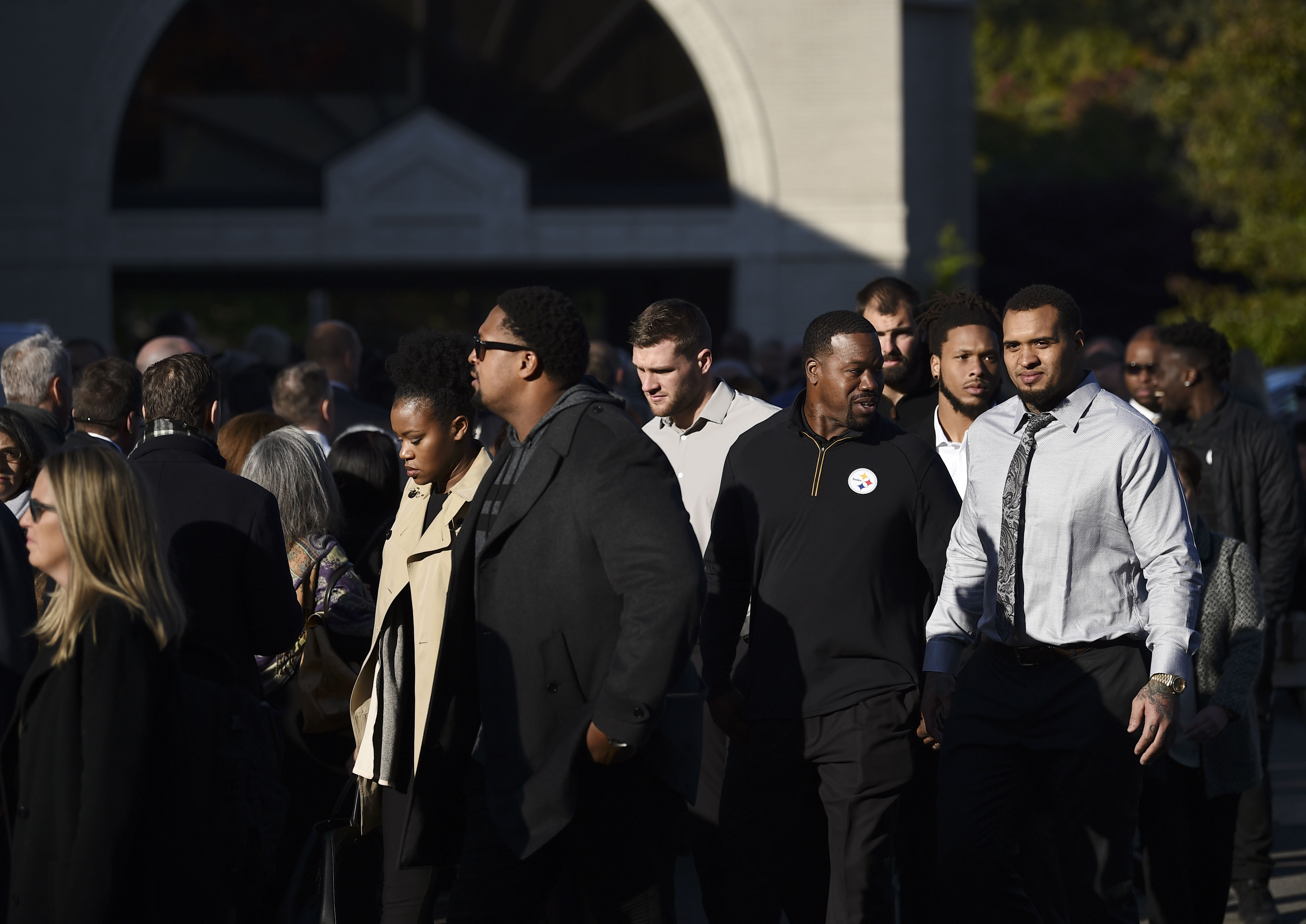 Pittsburgh Steelers pay respects at funerals for synagogue shooting ...