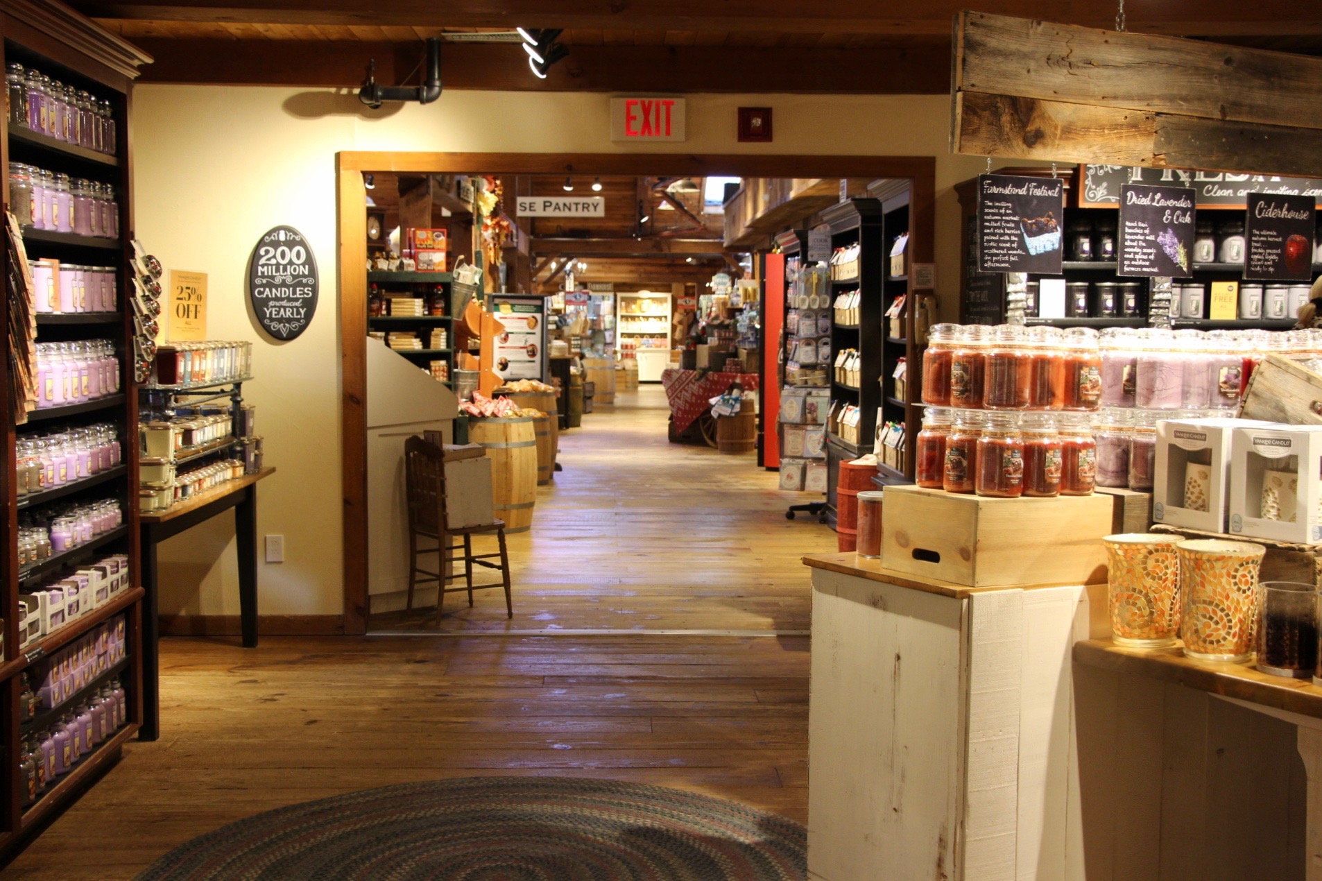 'The Scenter of the Universe': A look inside Yankee Candle Village ...