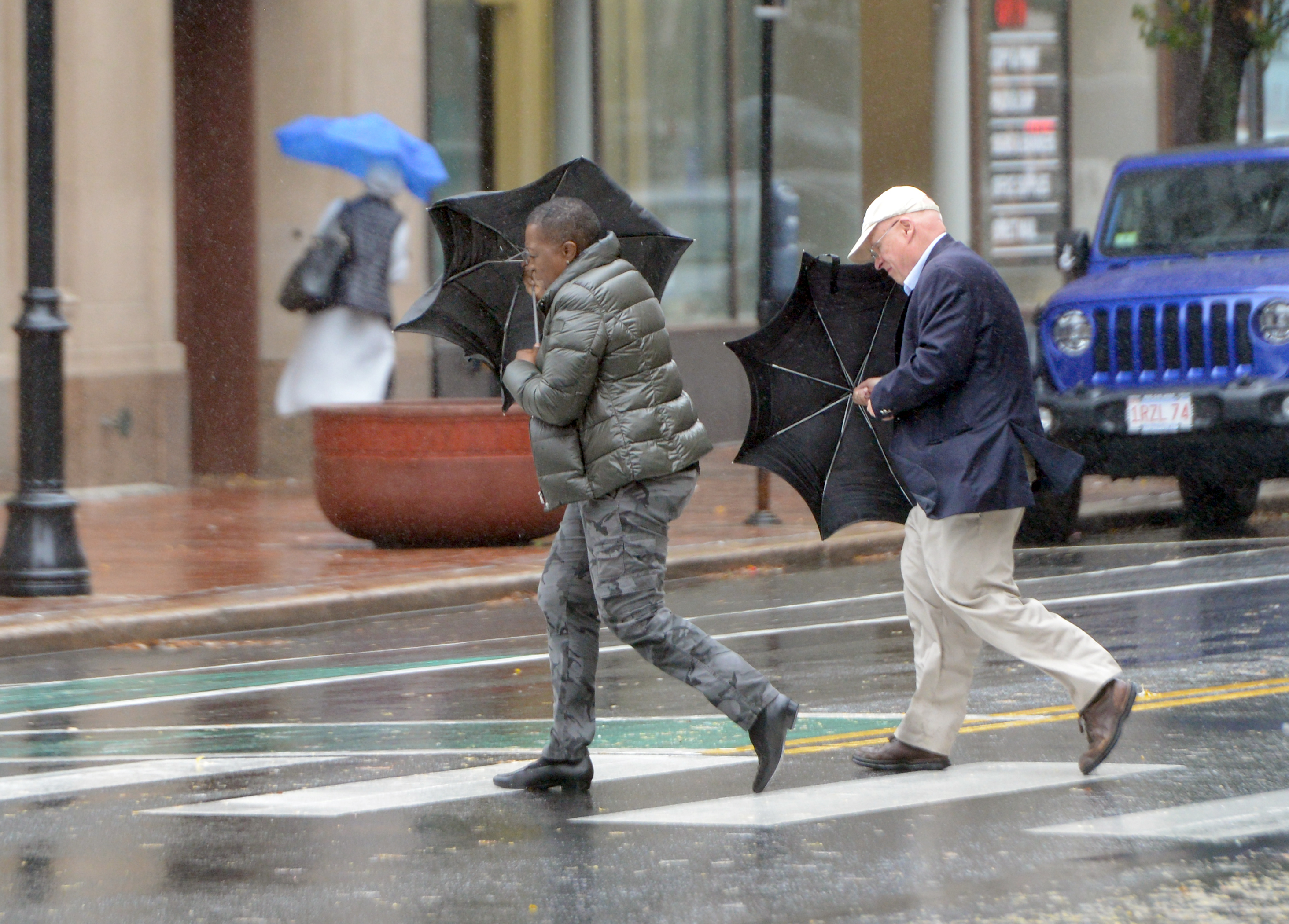 Rain, wind make umbrellas tough tool in downtown Springfield - masslive.com
