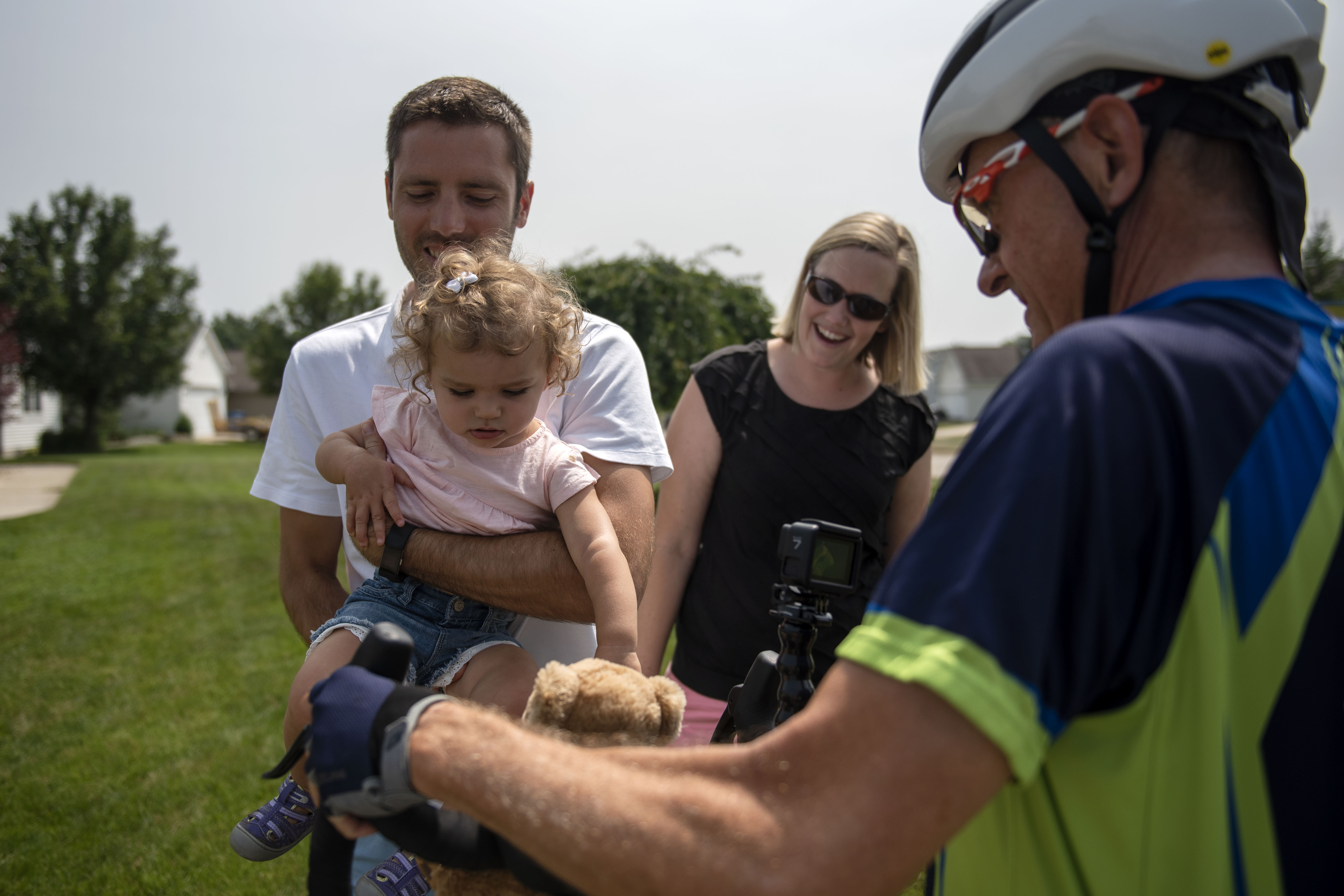 Leukemia survivor visits his bone marrow donor on a cross country bike ...