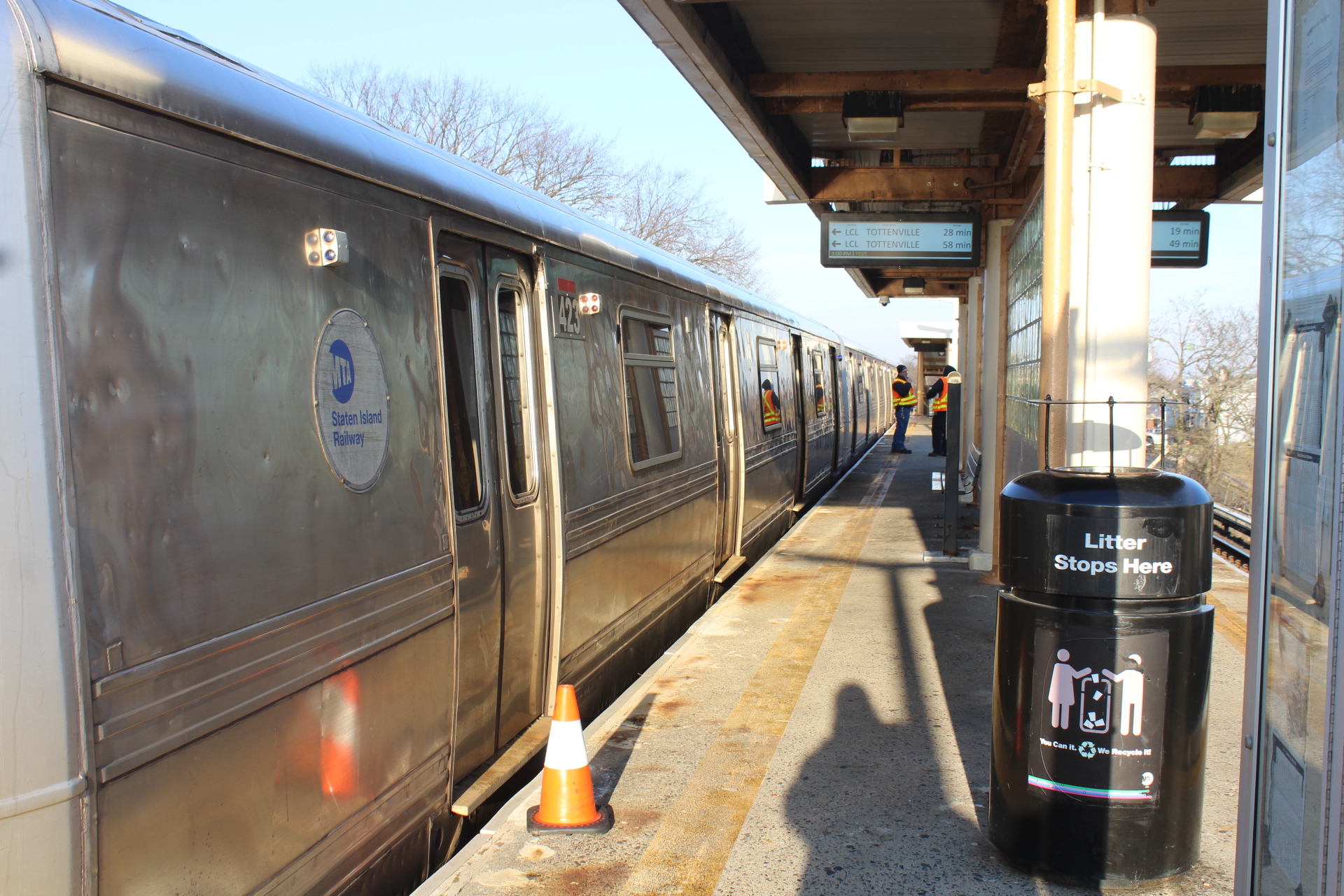 A man was hit by a train at Bay Terrace - silive.com