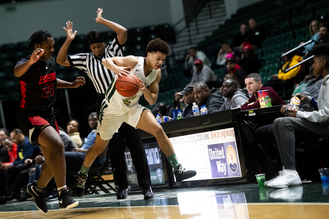 Ann Arbor Huron vs. Detroit Edison basketball at EMU Tip Off Classic ...