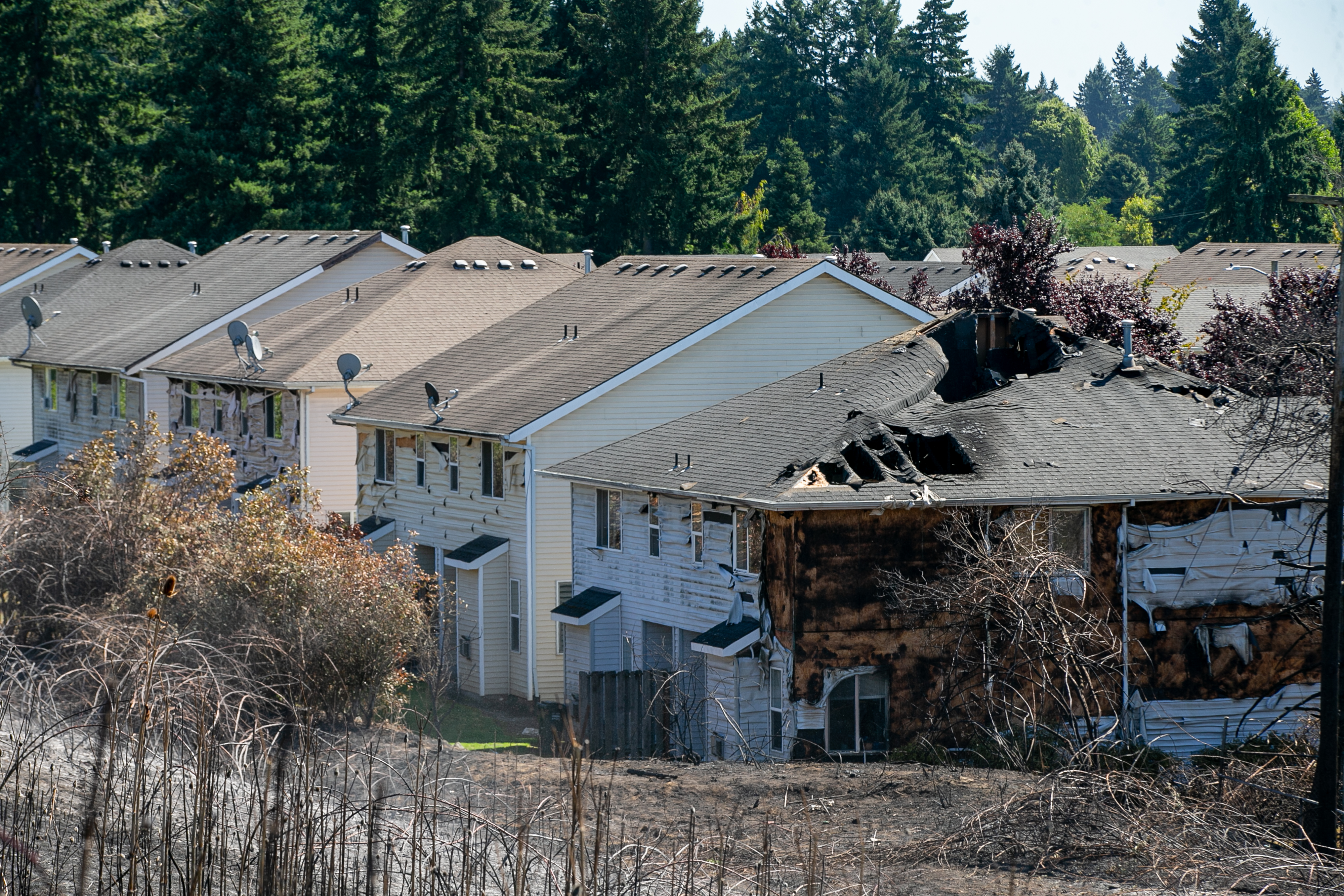 Aftermath of NE Portland grass and structure fire near Rocky Butte ...