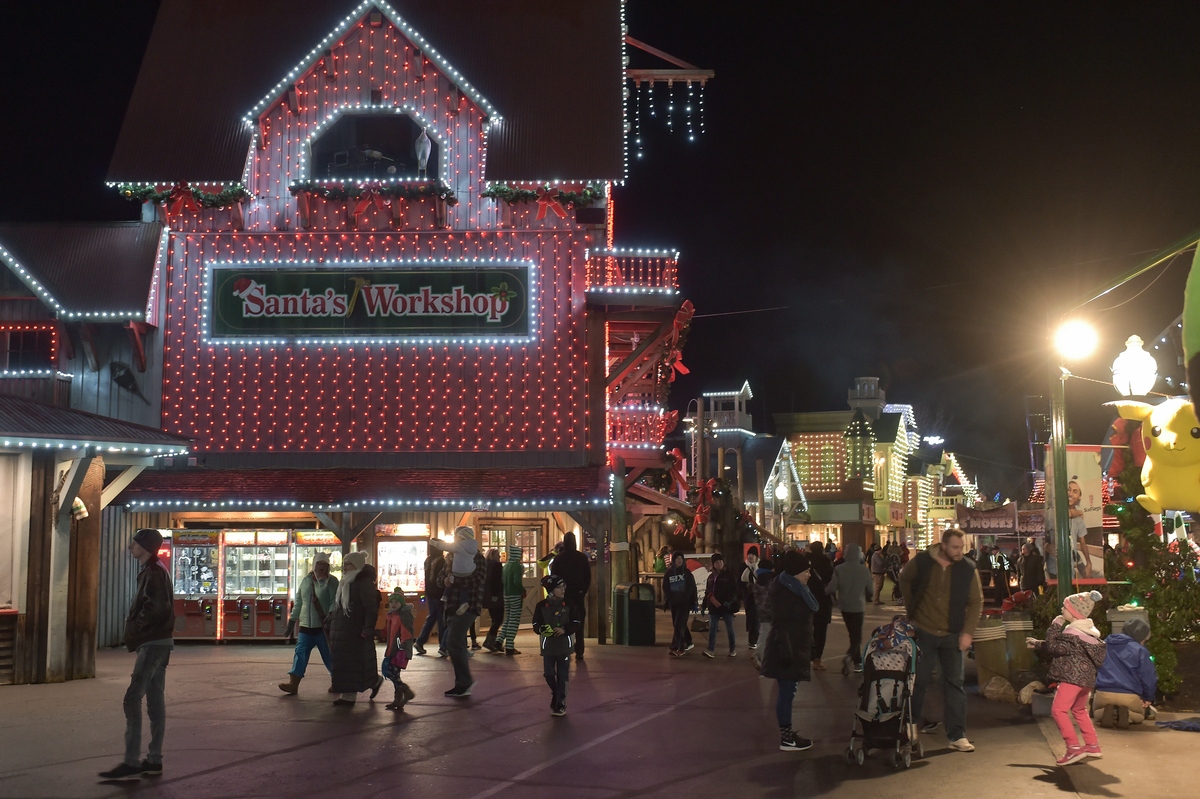 Seen@ Six Flags New England "Holiday in the Park" - masslive.com