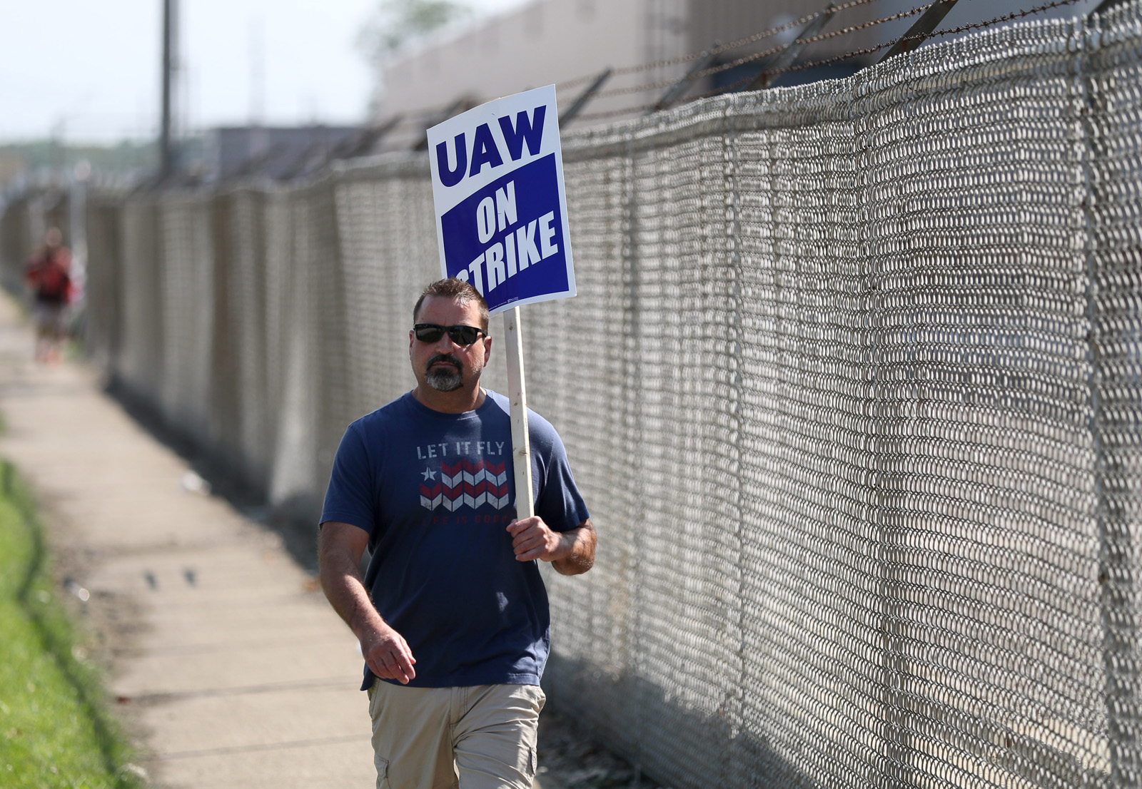 UAW workers strike at General Motors - cleveland.com