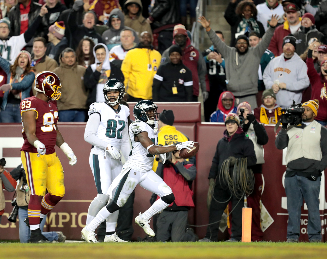 Philadelphia Eagles vs. Washington Redskins at FedEx Field, Dec. 30 ...