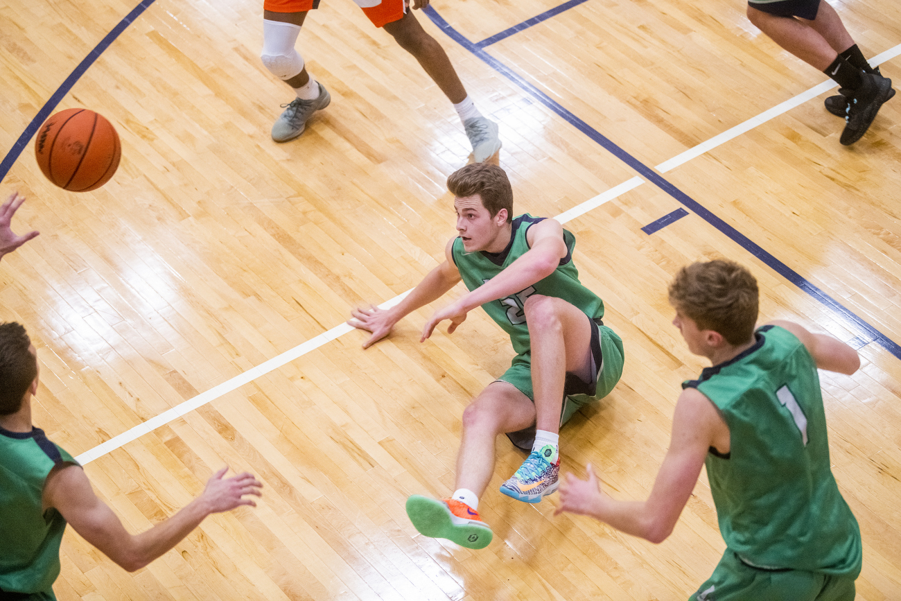 Flint Powers Catholic boys basketball defeats Lapeer 74-55 - mlive.com
