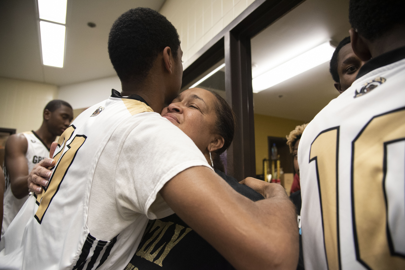 Ypsilanti basketball coaches surprise players with Christmas gifts ...