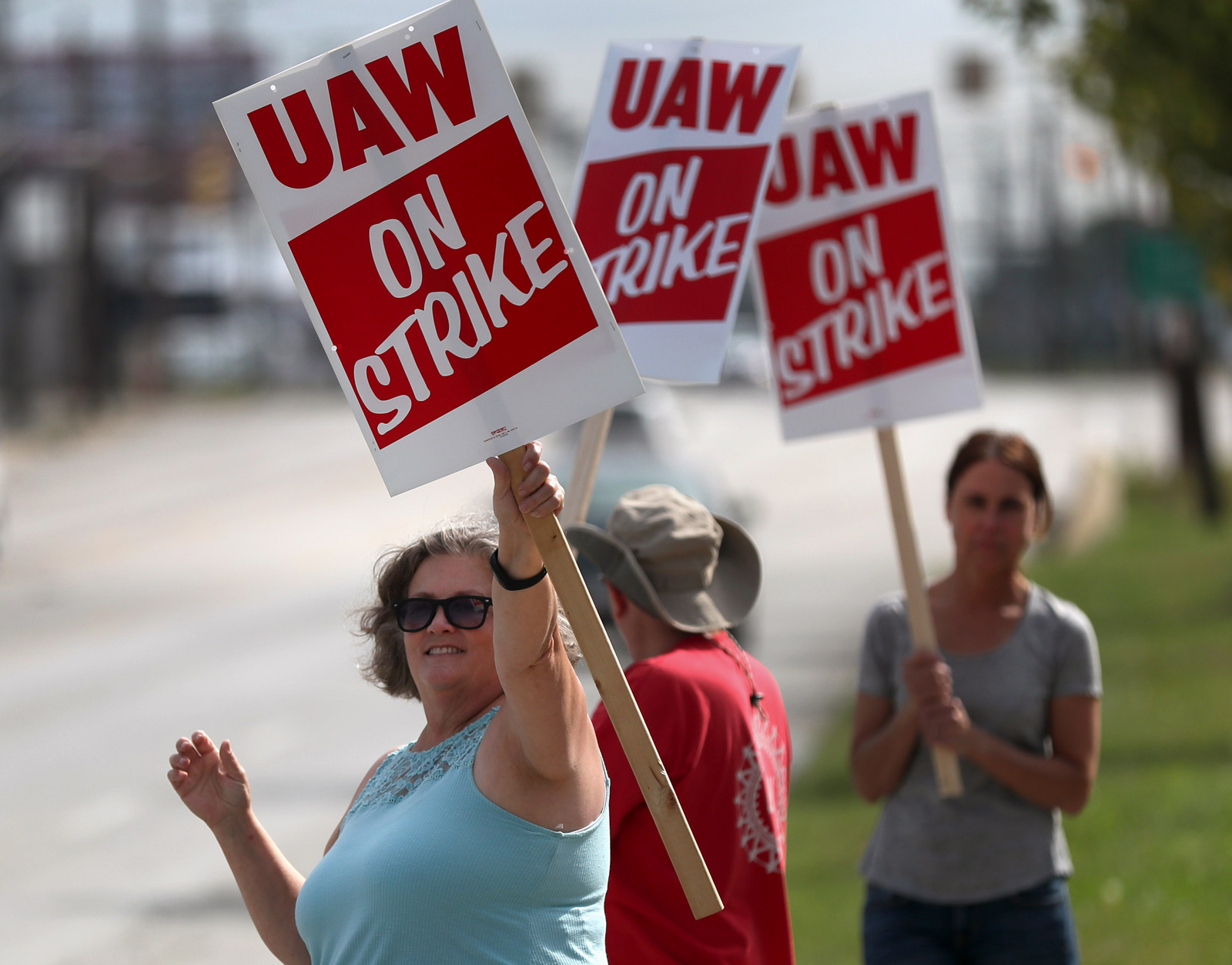 UAW workers strike at General Motors - cleveland.com