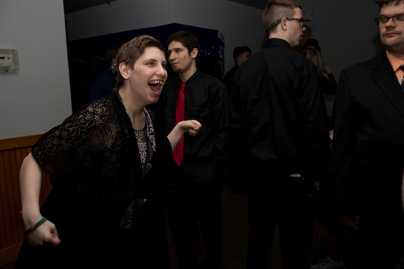 Michigan School for the Deaf celebrates Oscar-themed prom - mlive.com