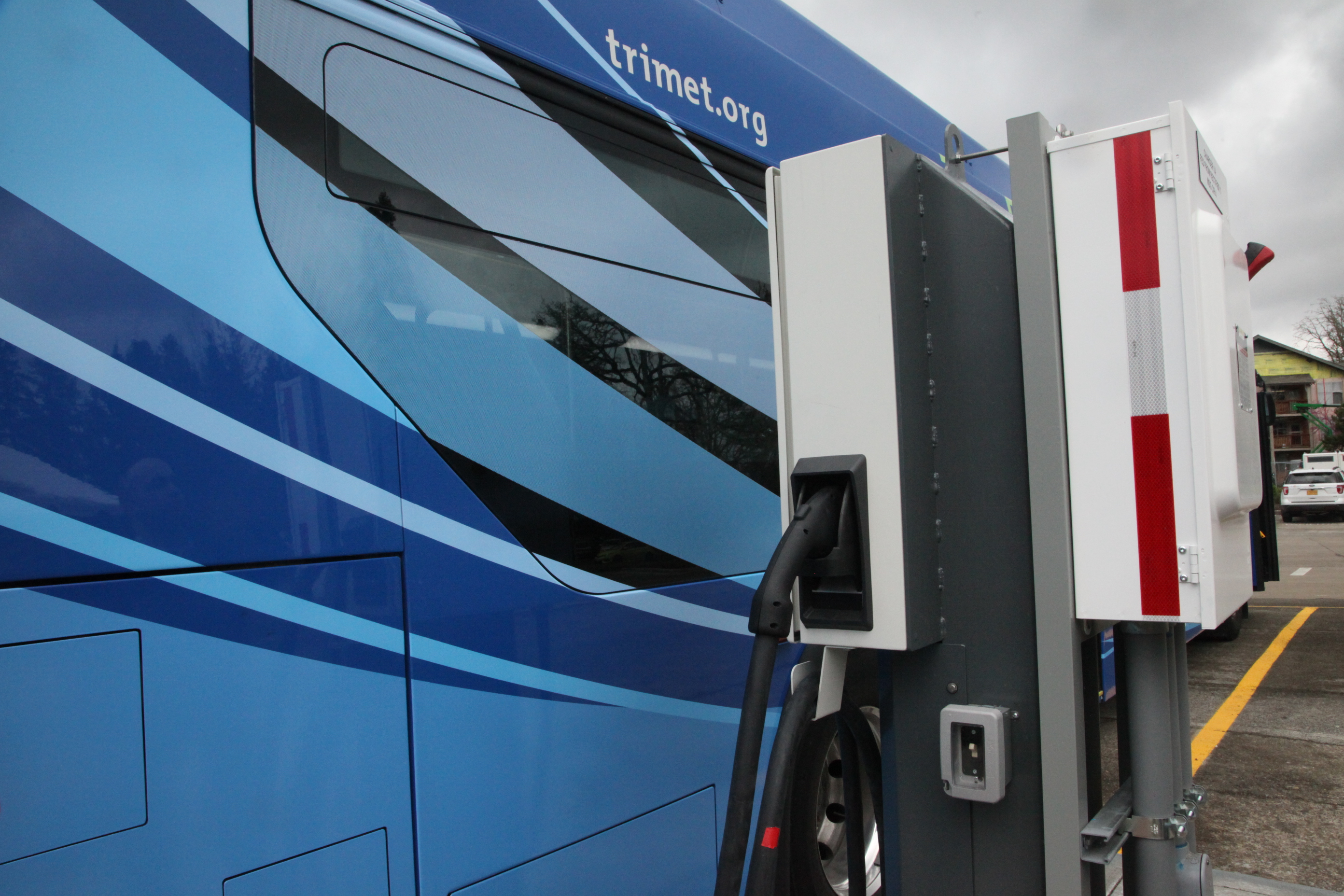 TriMet celebrates first battery-electric bus - oregonlive.com