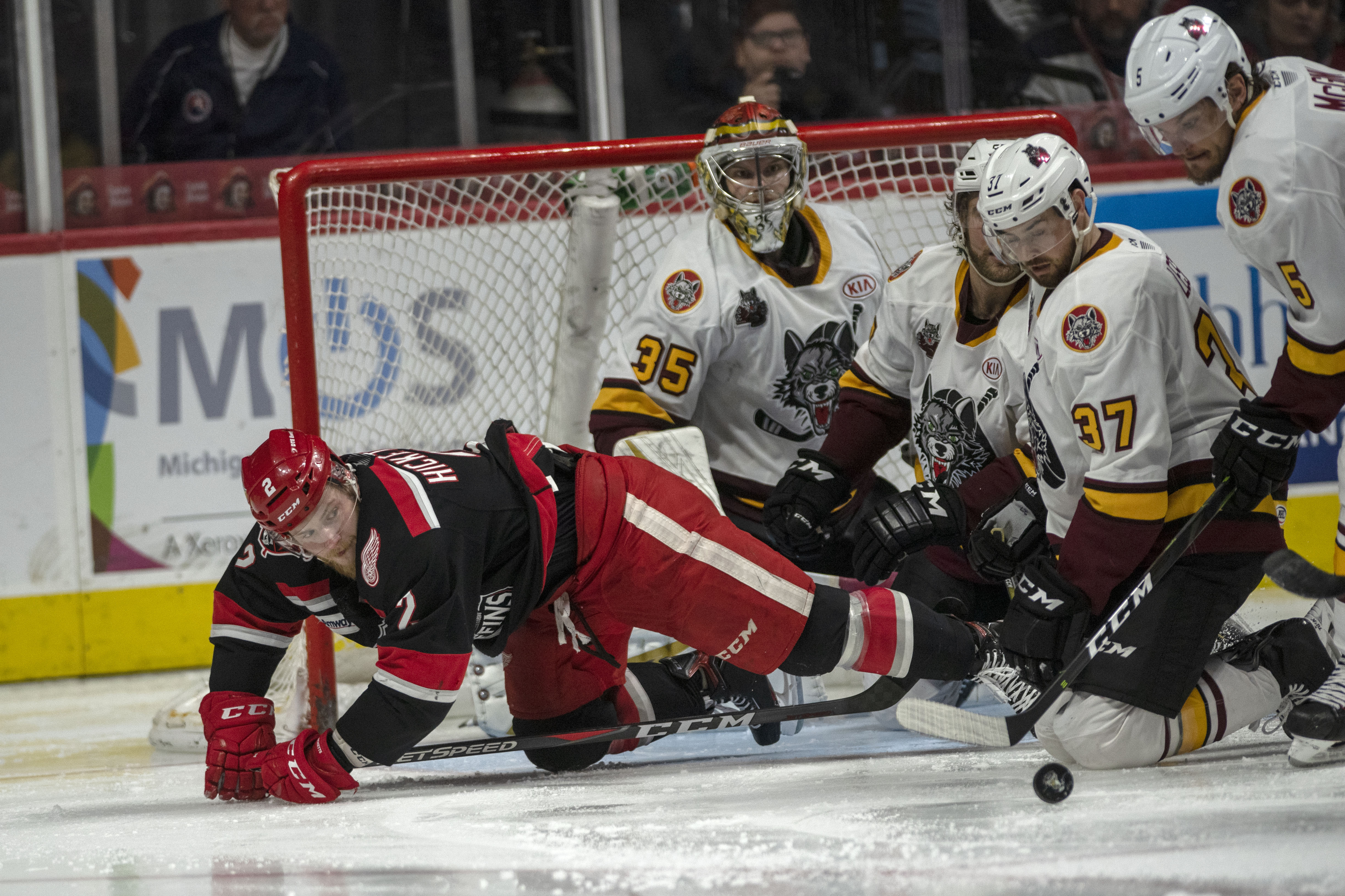 Chicago Wolves defeat Grand Rapids Griffins 5-2 in Game 4 of the Calder ...