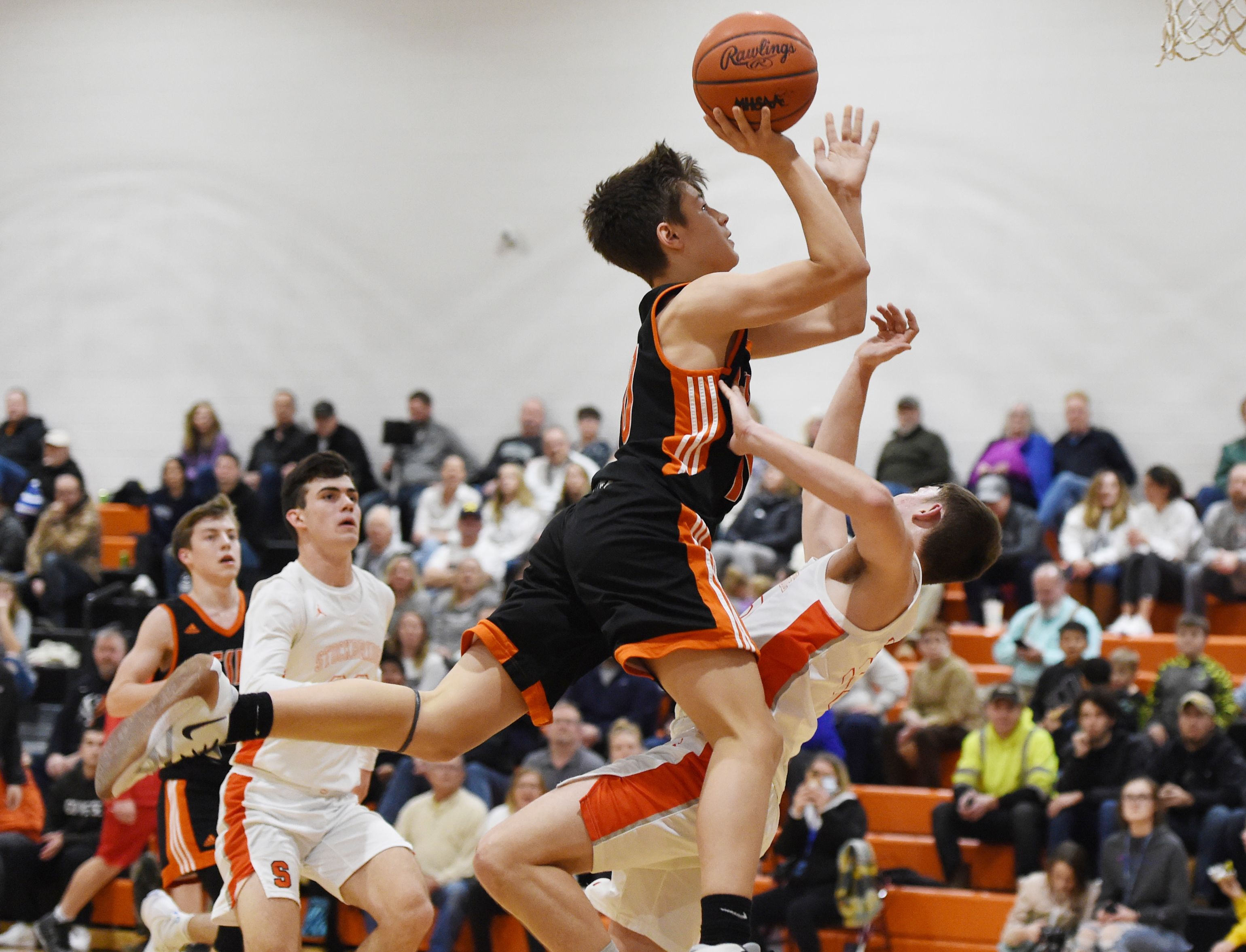Stockbridge hosts Leslie in boys basketball - mlive.com