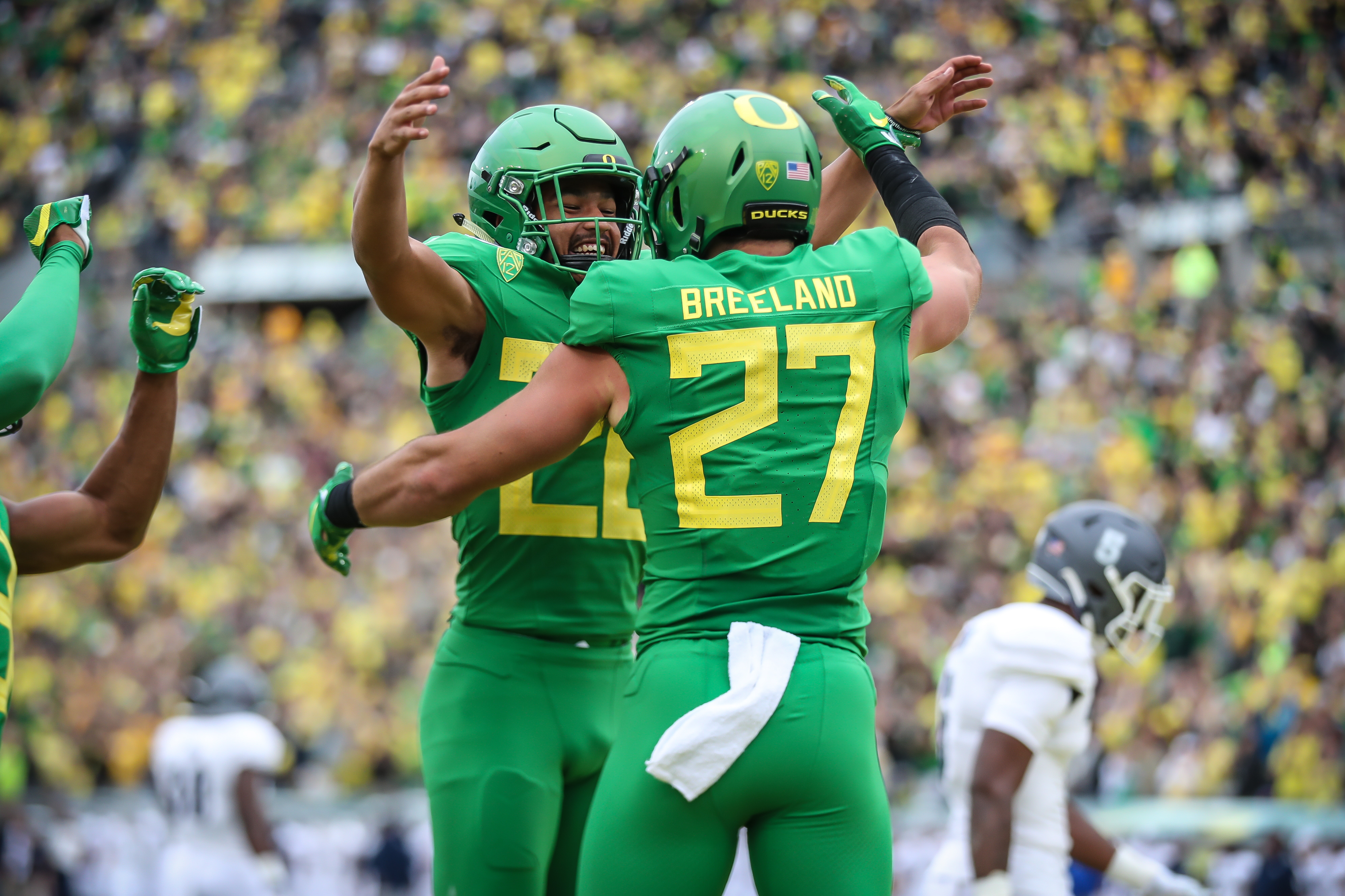 Ducks dominate: Describe Oregon Ducks’ lopsided victory against Nevada ...