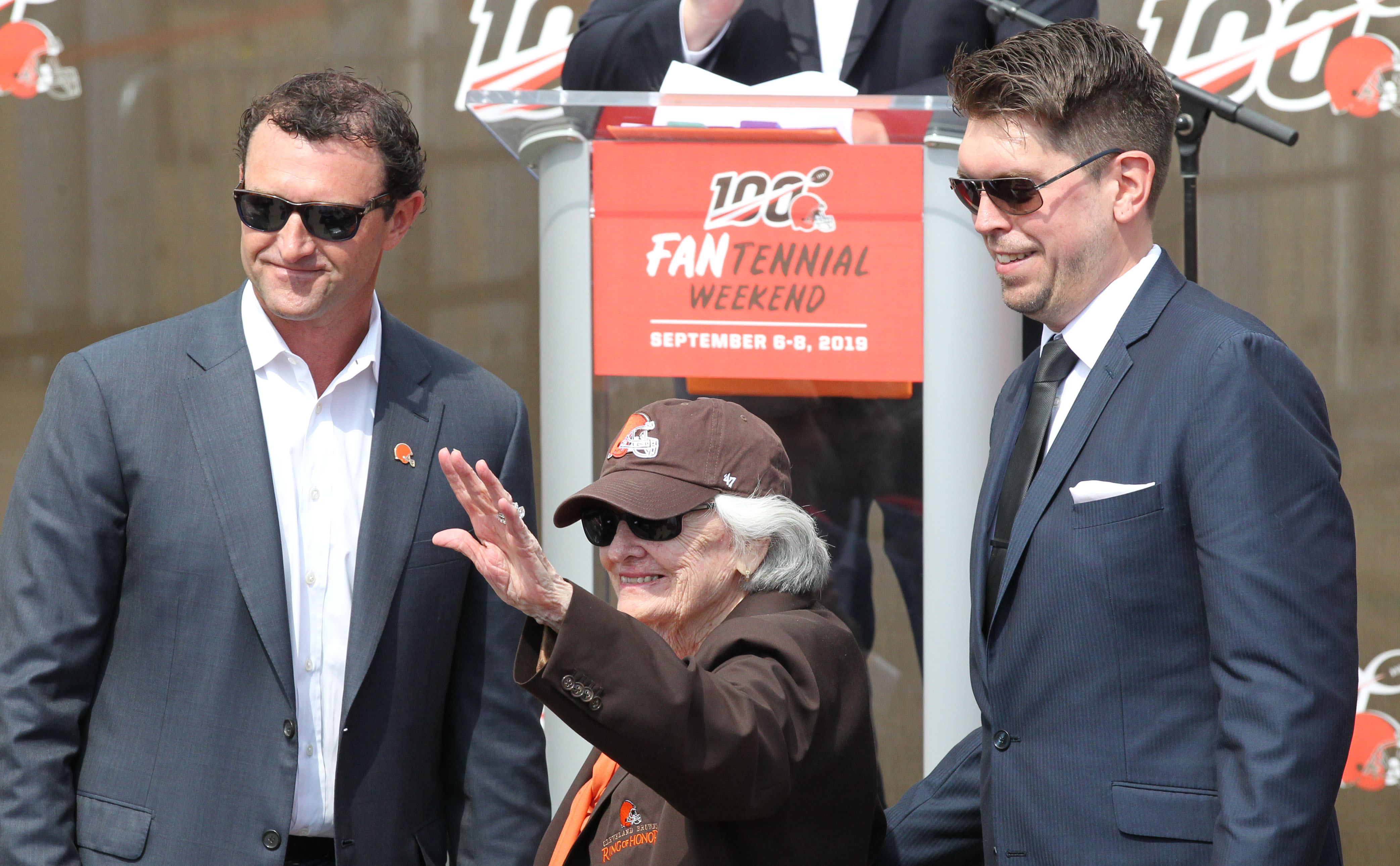 Cleveland Browns unveil bronze Otto Graham staue at FirstEnergy Stadium ...