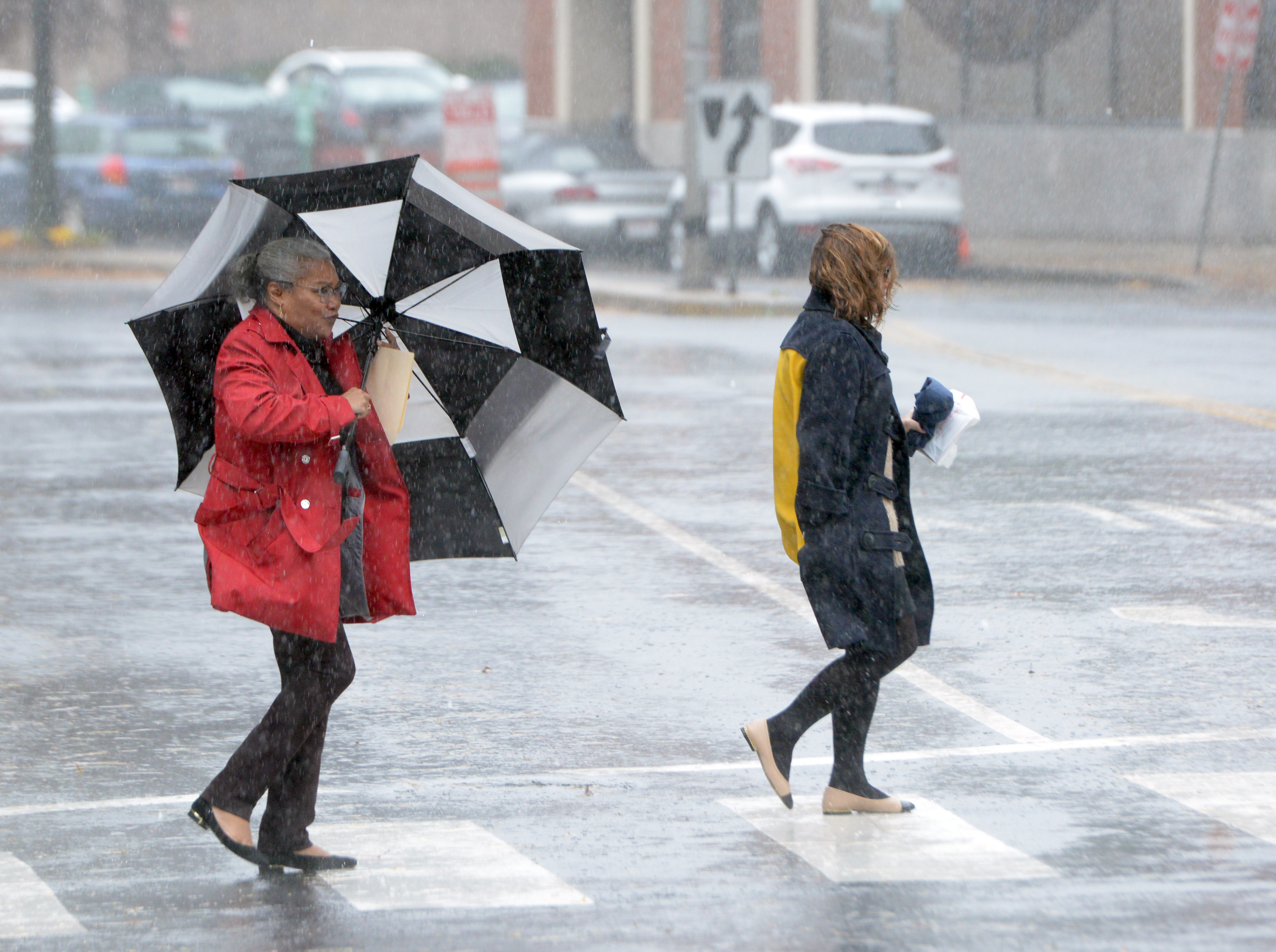 Rain, wind make umbrellas tough tool in downtown Springfield - masslive.com