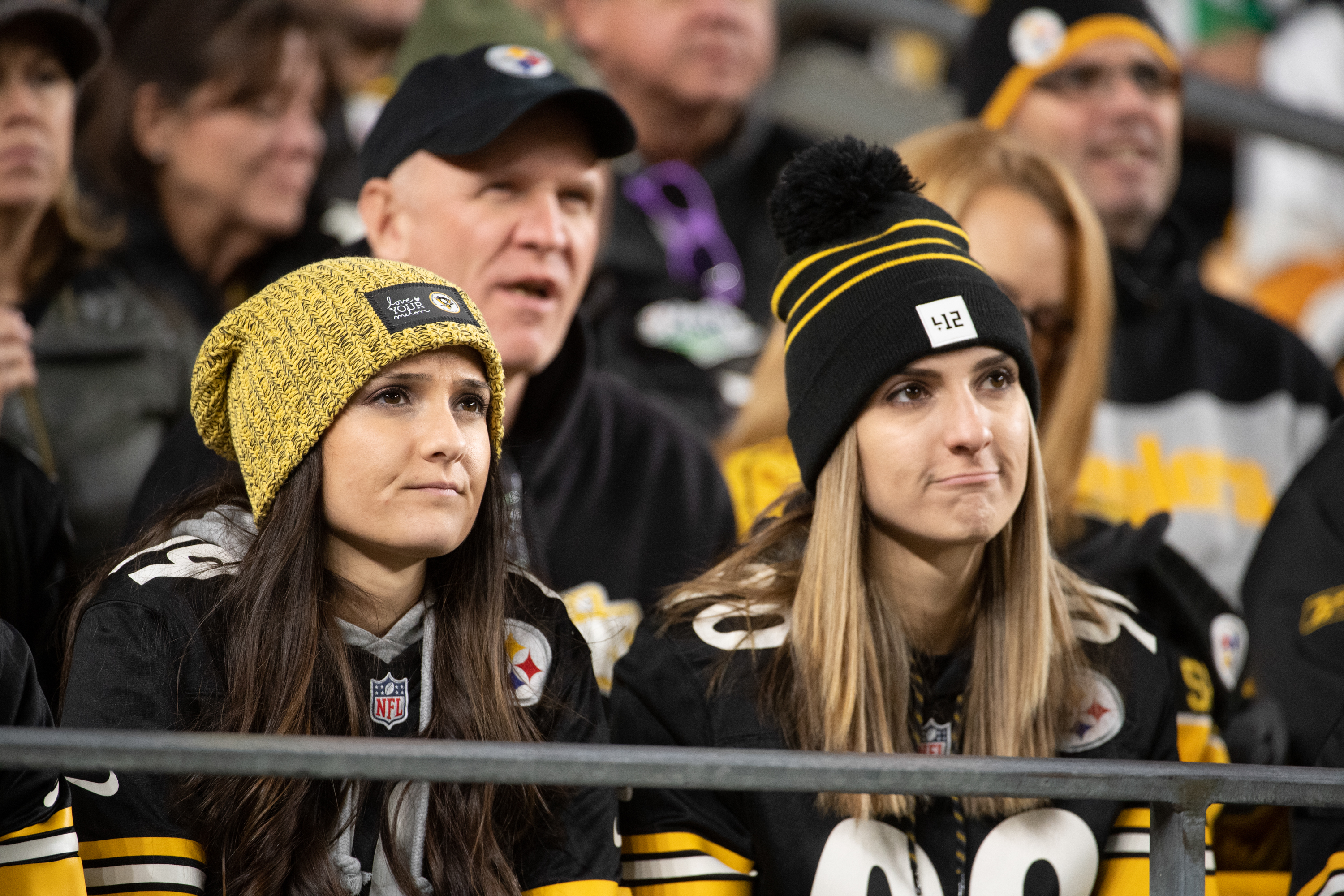 Faces in the Crowd at Los Angeles Rams vs. Pittsburgh Steelers ...